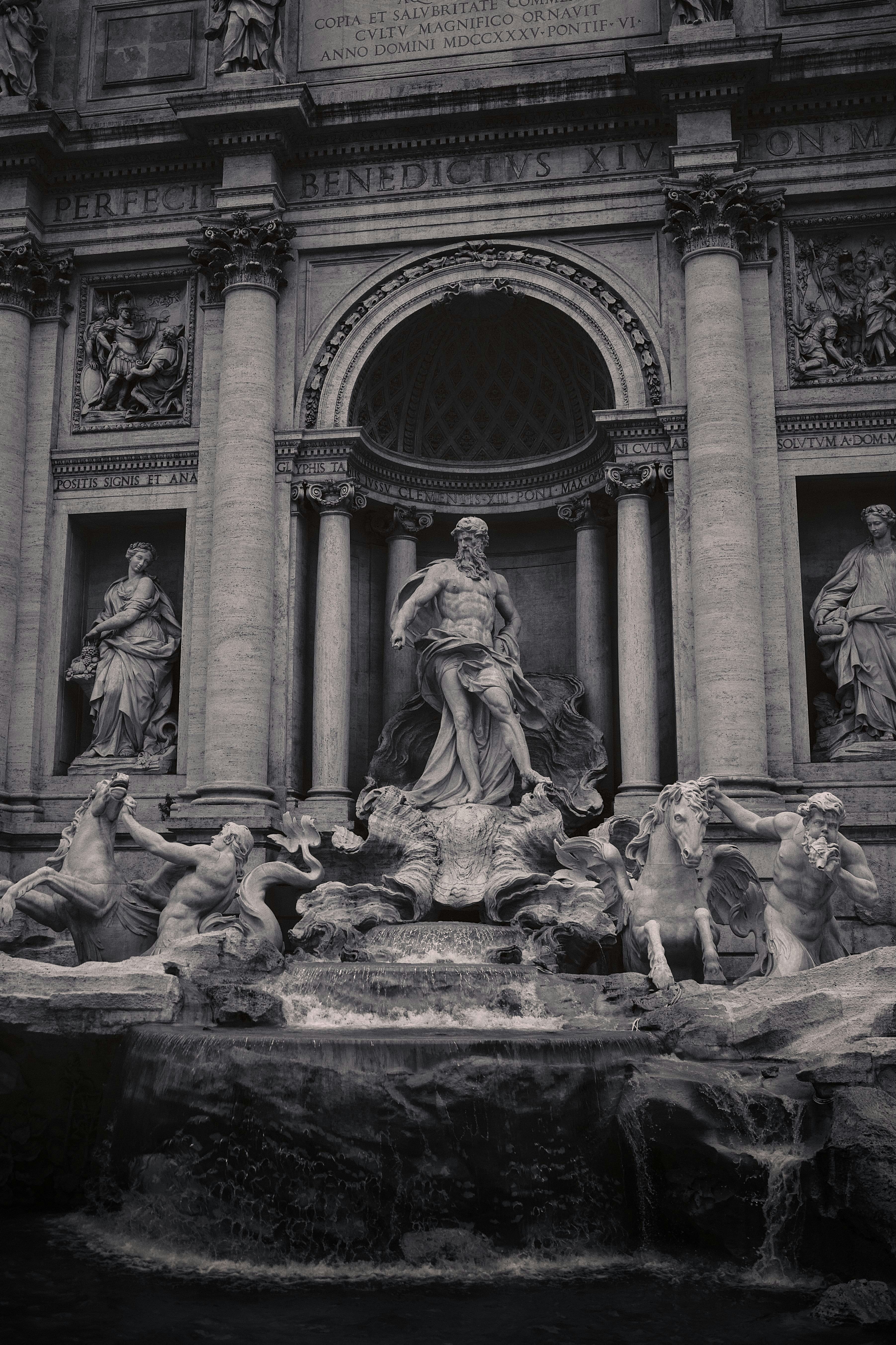 Statue Under Arch: The Central Triumph Over Chaotic Waves
