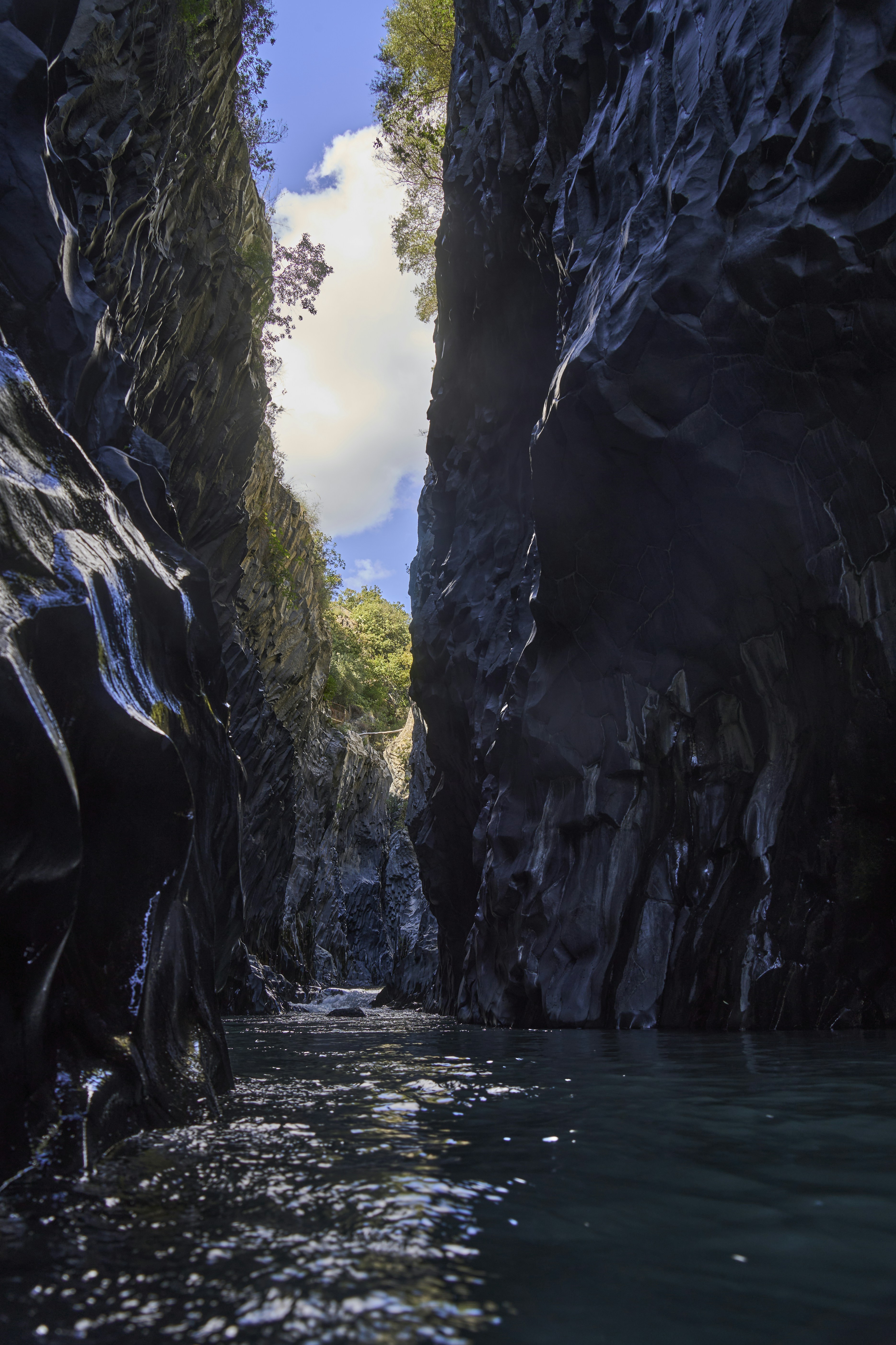 Vertical Slate Gorge: Sunlit Sky at the Narrow Rift