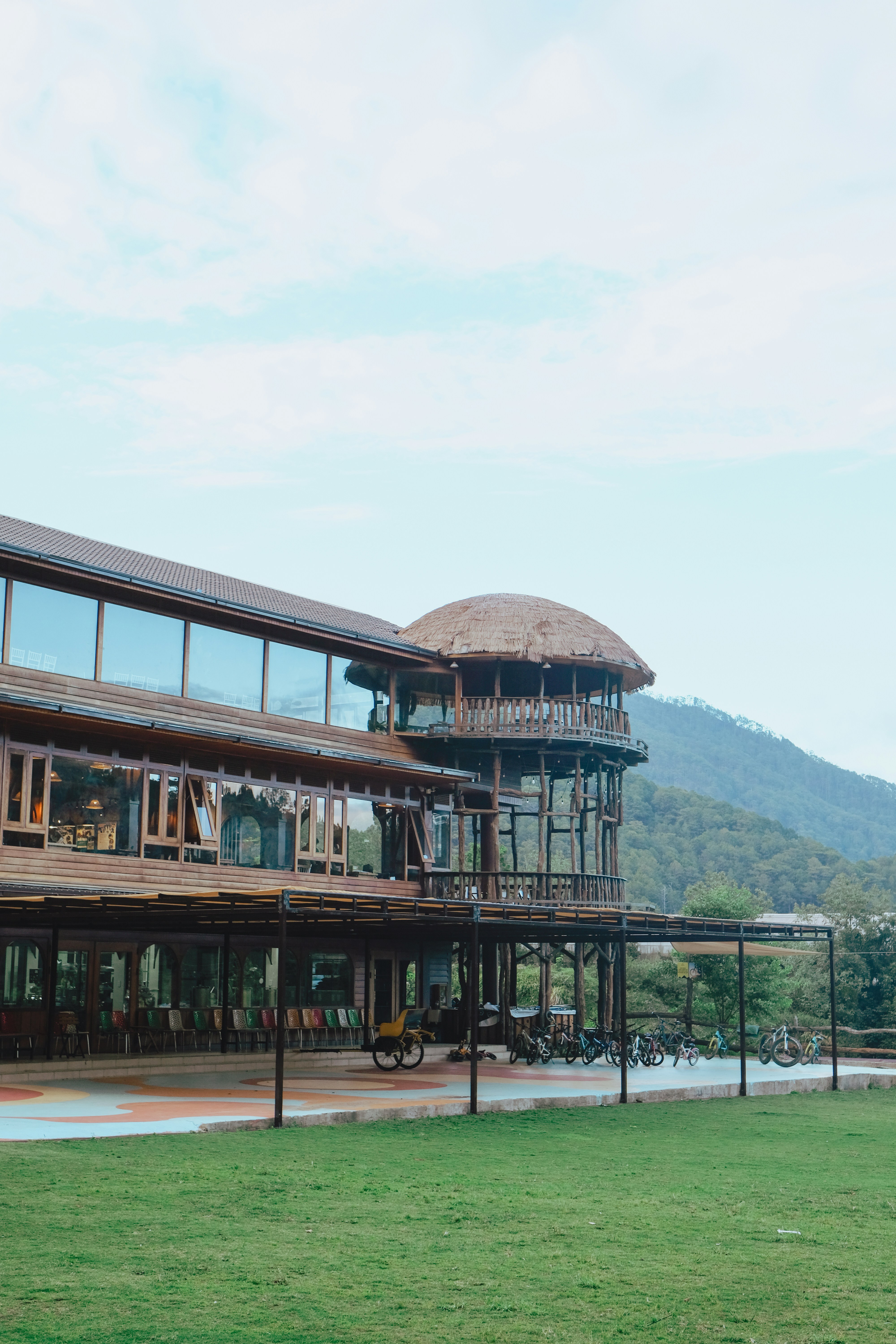Wood and Glass Resort: A Modern Lodge by the Hills