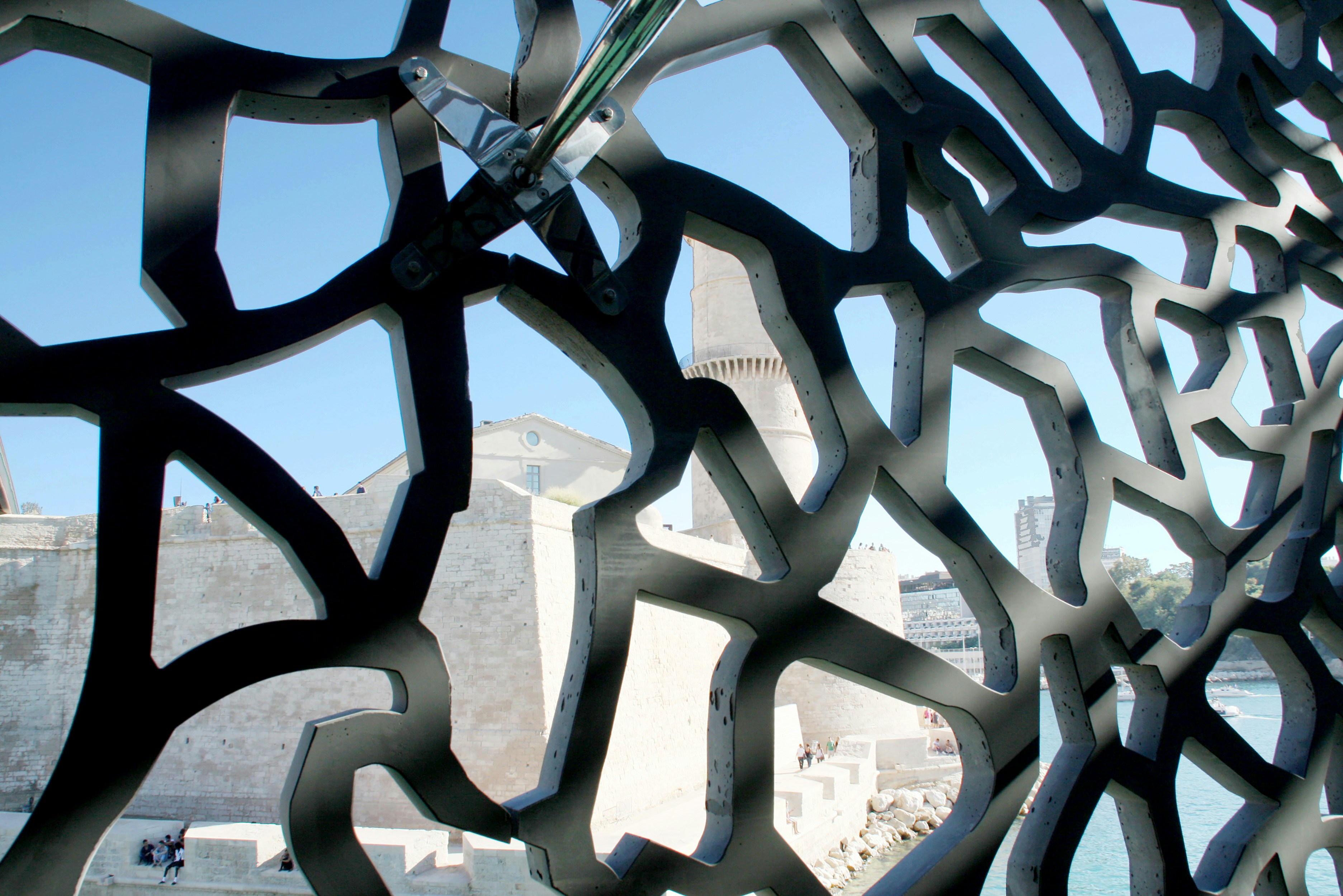 Fractured Mask: Light Through a Lattice of Form