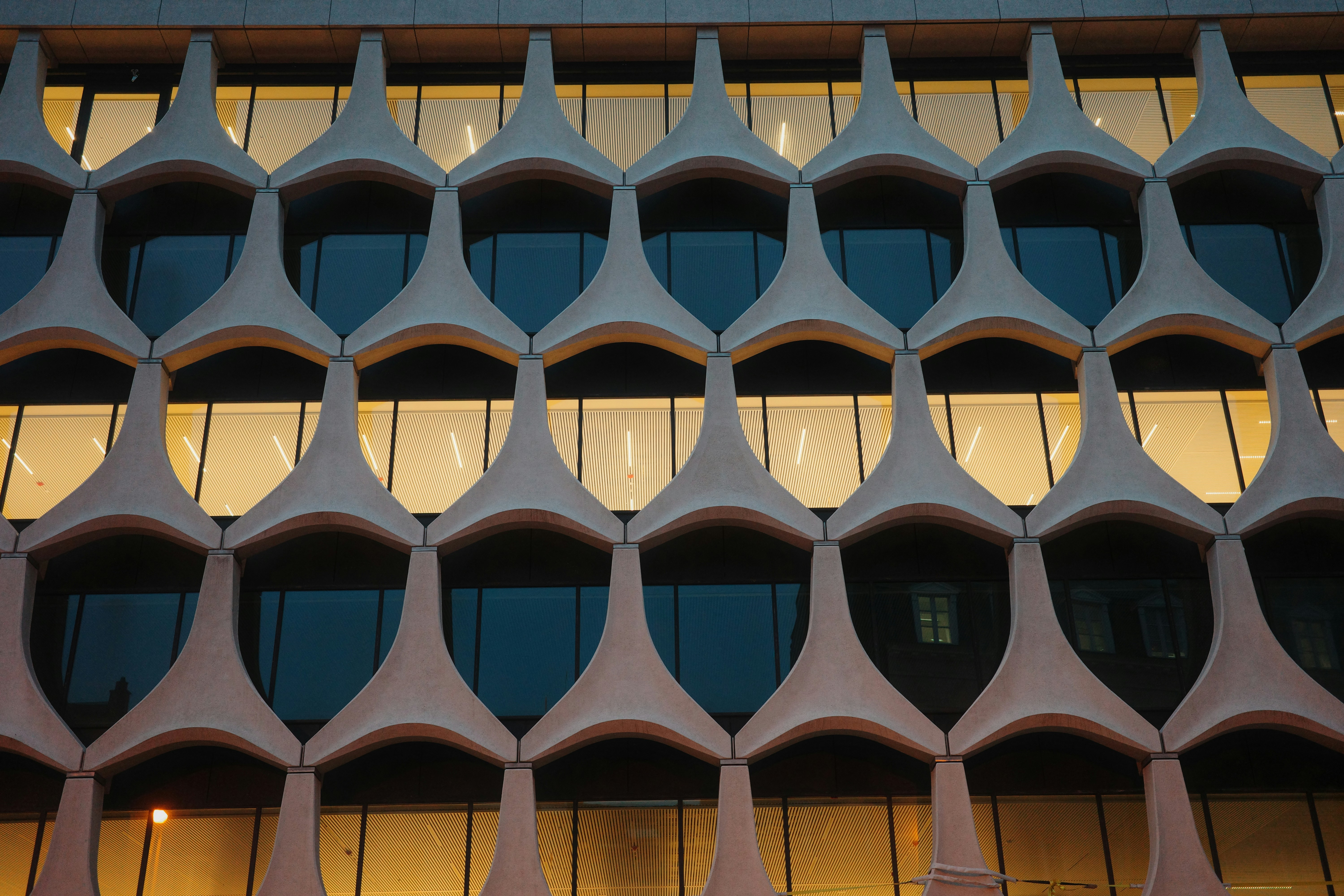 Honeycomb Facade: Echoes of Light on a Geometric Wall