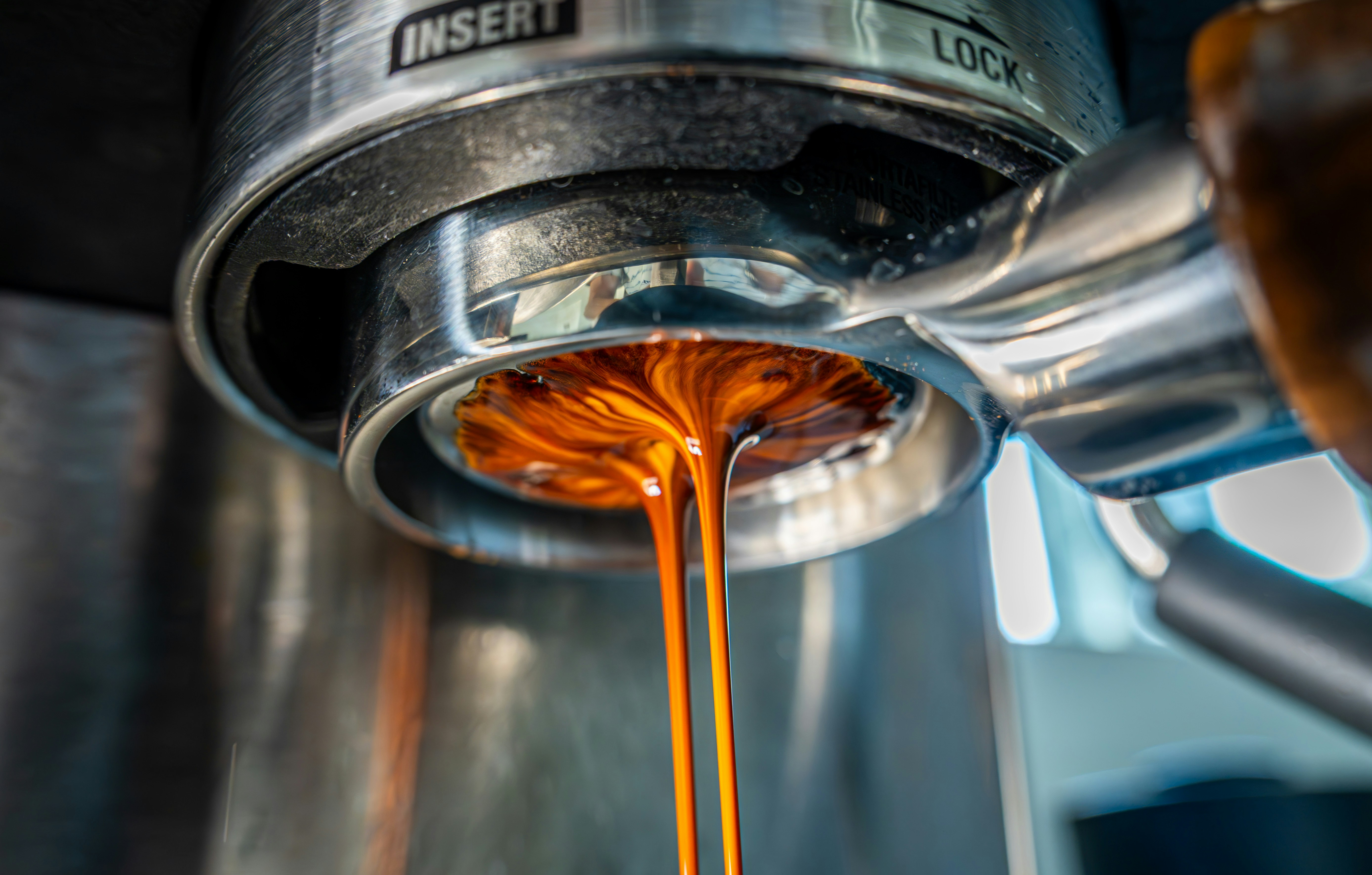 Liquid Gold in the Portafilter: Espresso Cascade Under Pressure
