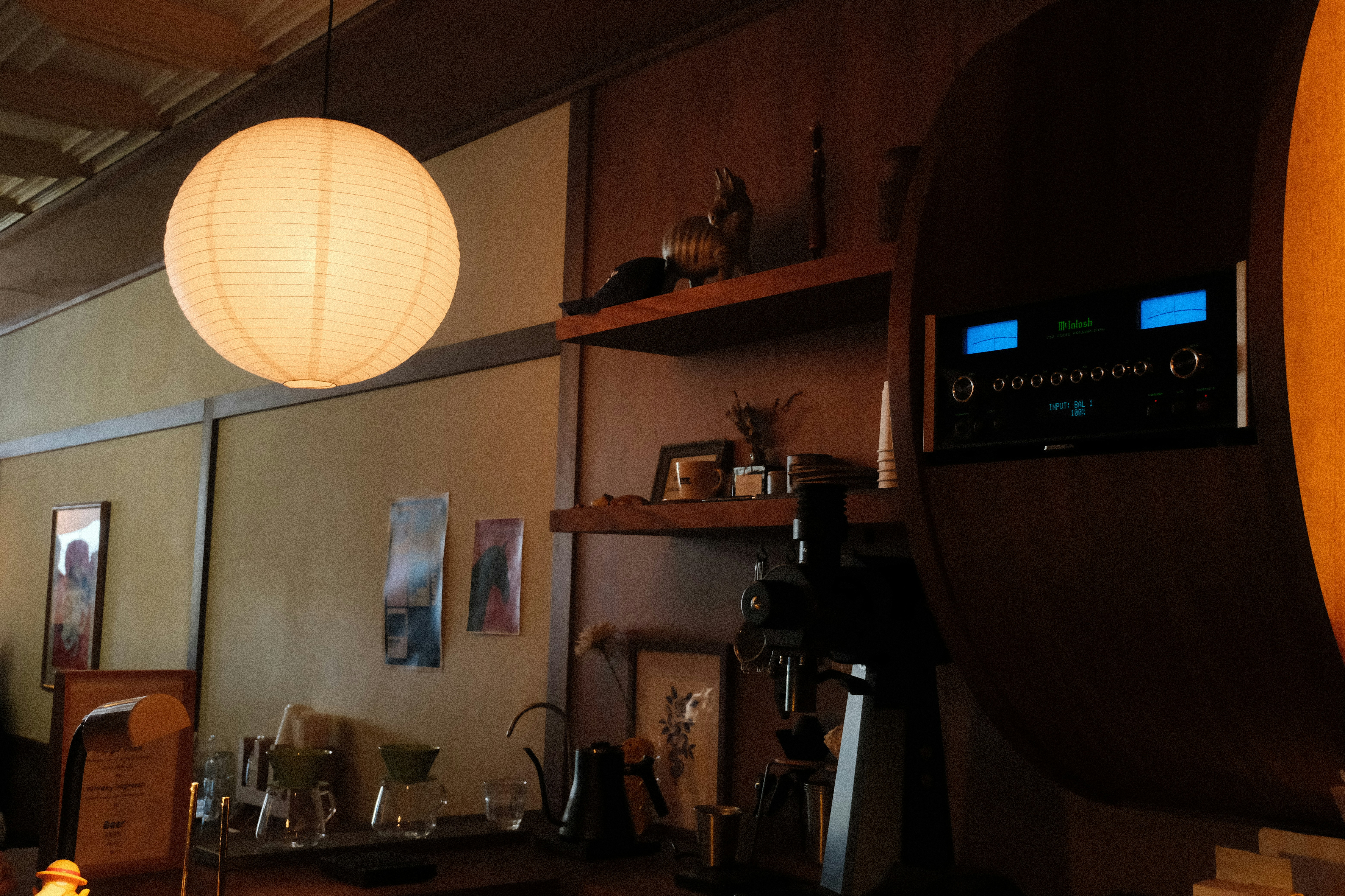 Warm Lanterns Over a Quiet Café Bar