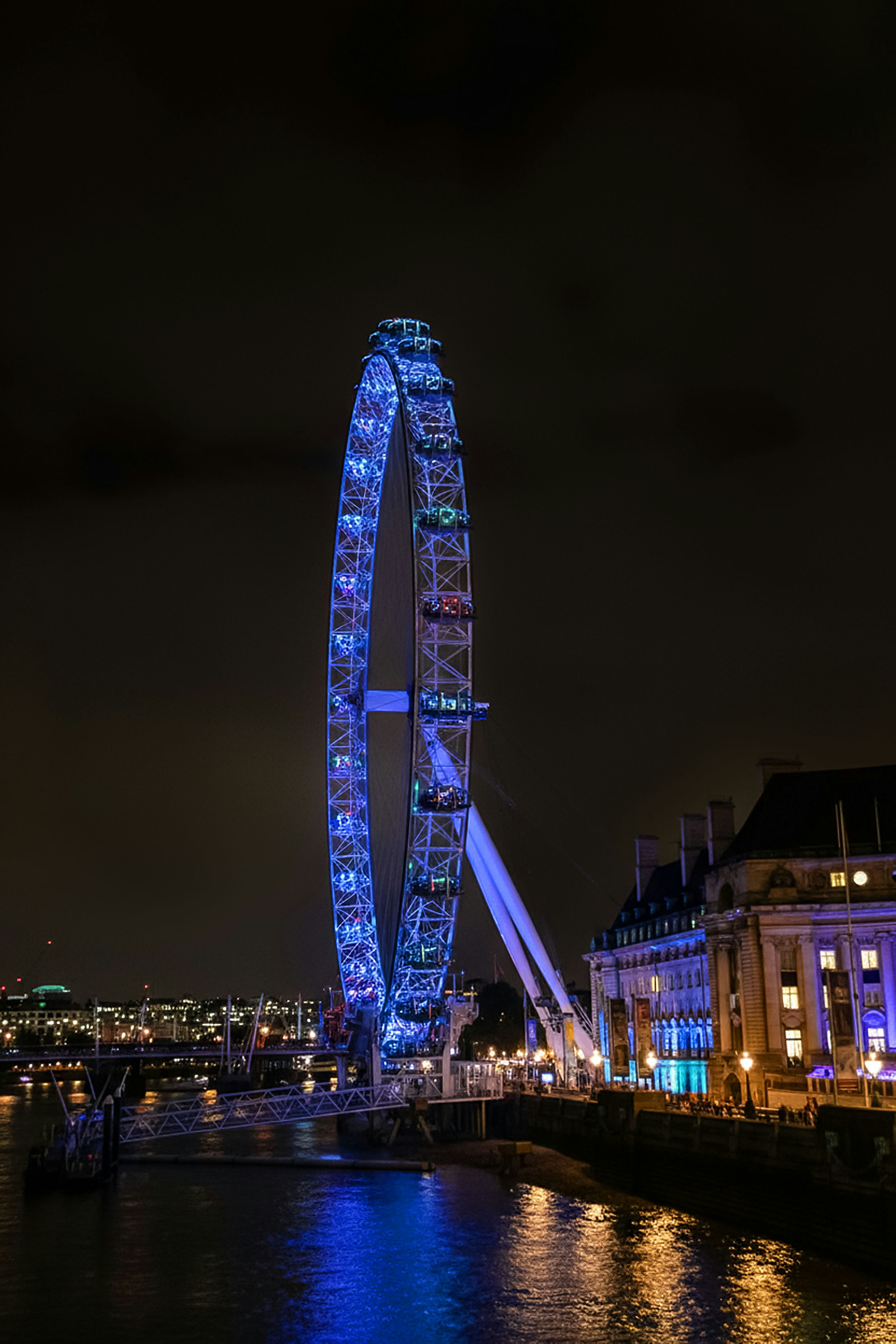 Neon Wheel Over London: Nighttime Lights on the Thames Wheel