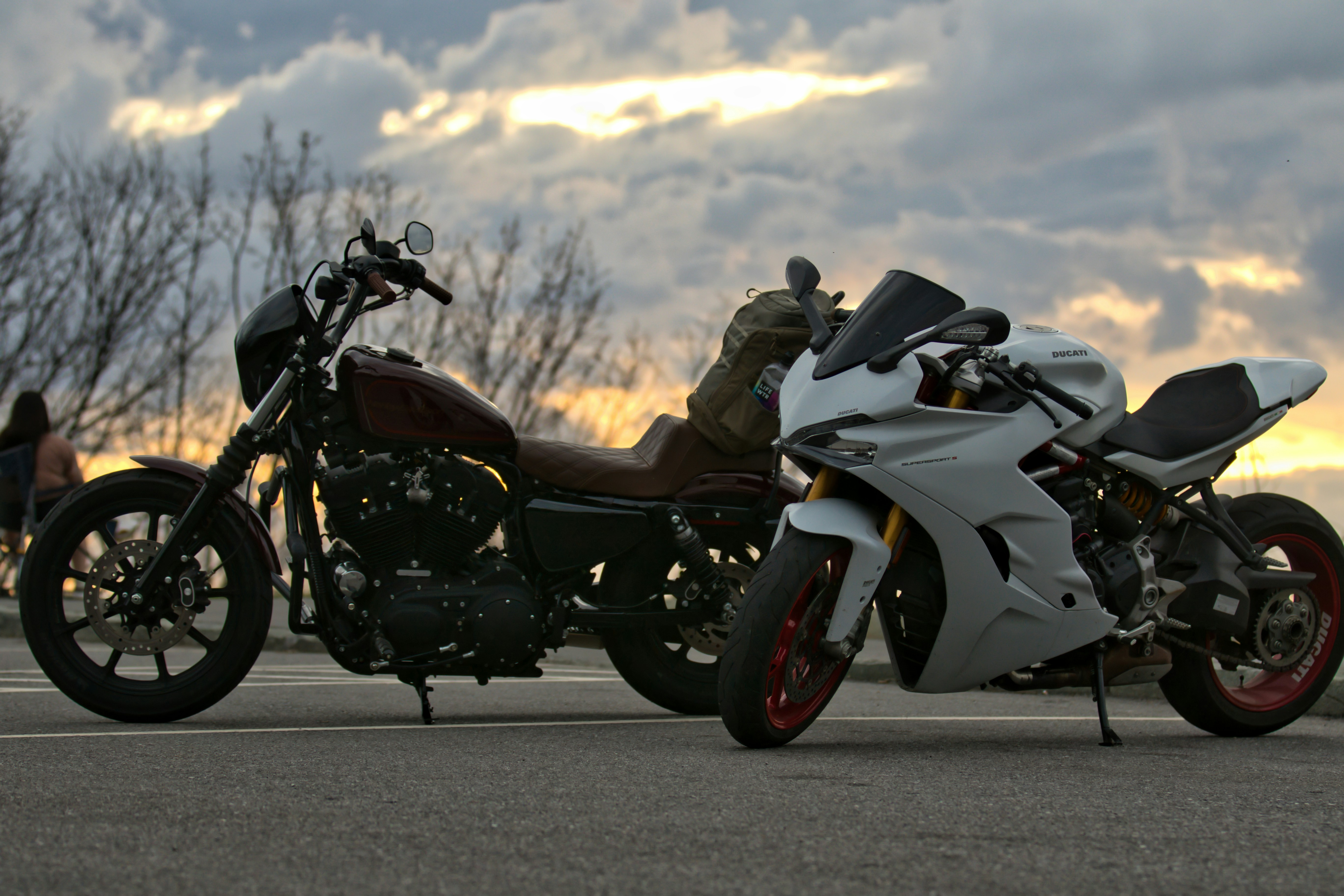 Two Machines, One Sunset: Evening Noir on the Runway