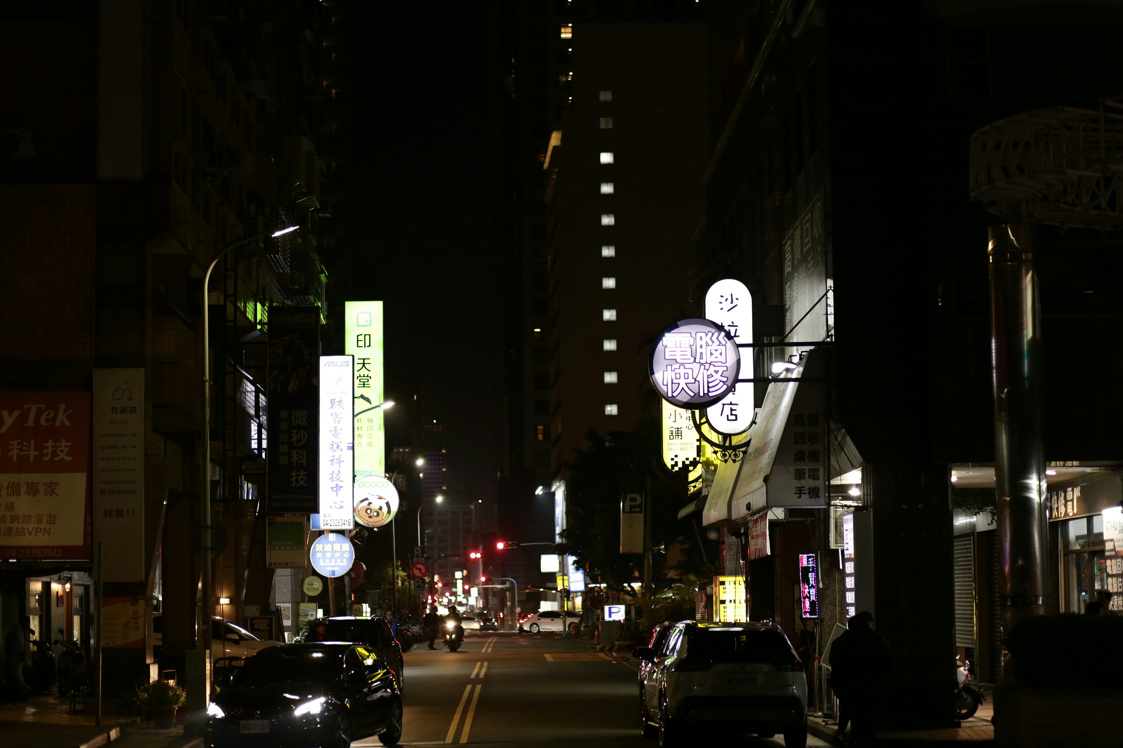 Neon Alley: Night Street Dusk in a Quiet Urban Corridor