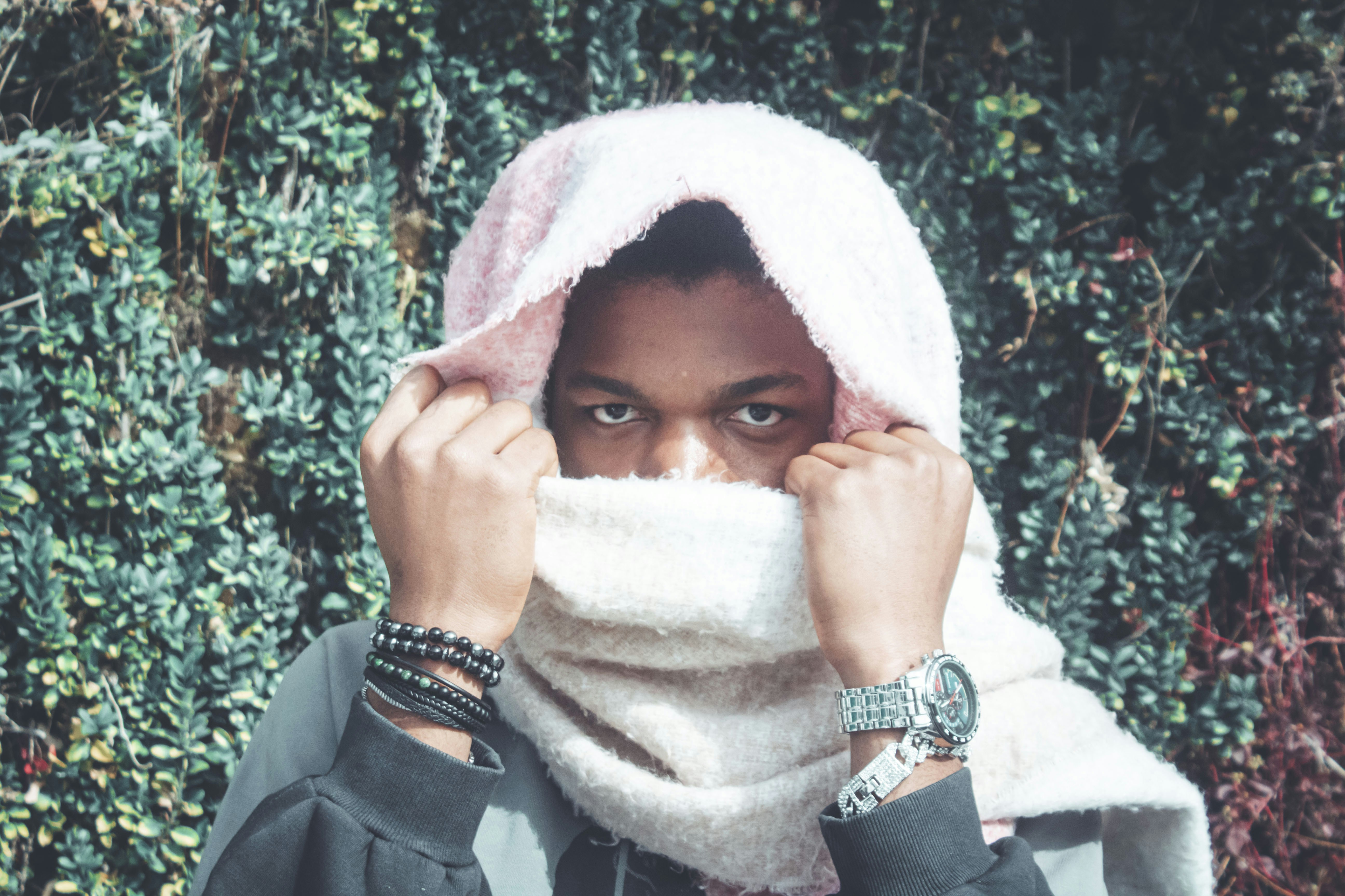 Wrapped in Focus: A Gaze through the Knit