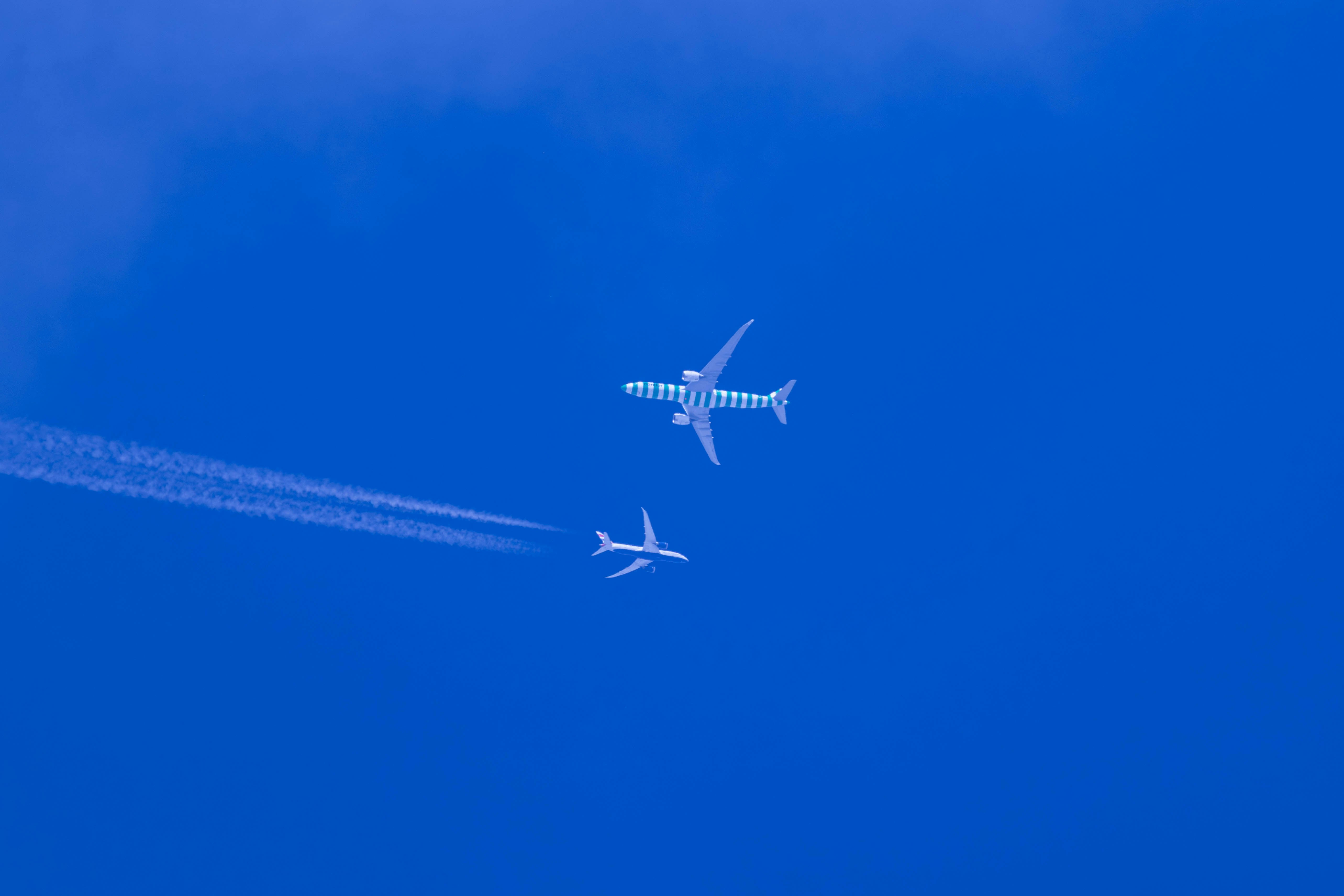 Contrails and Wings: A Clear Sky Encounter
