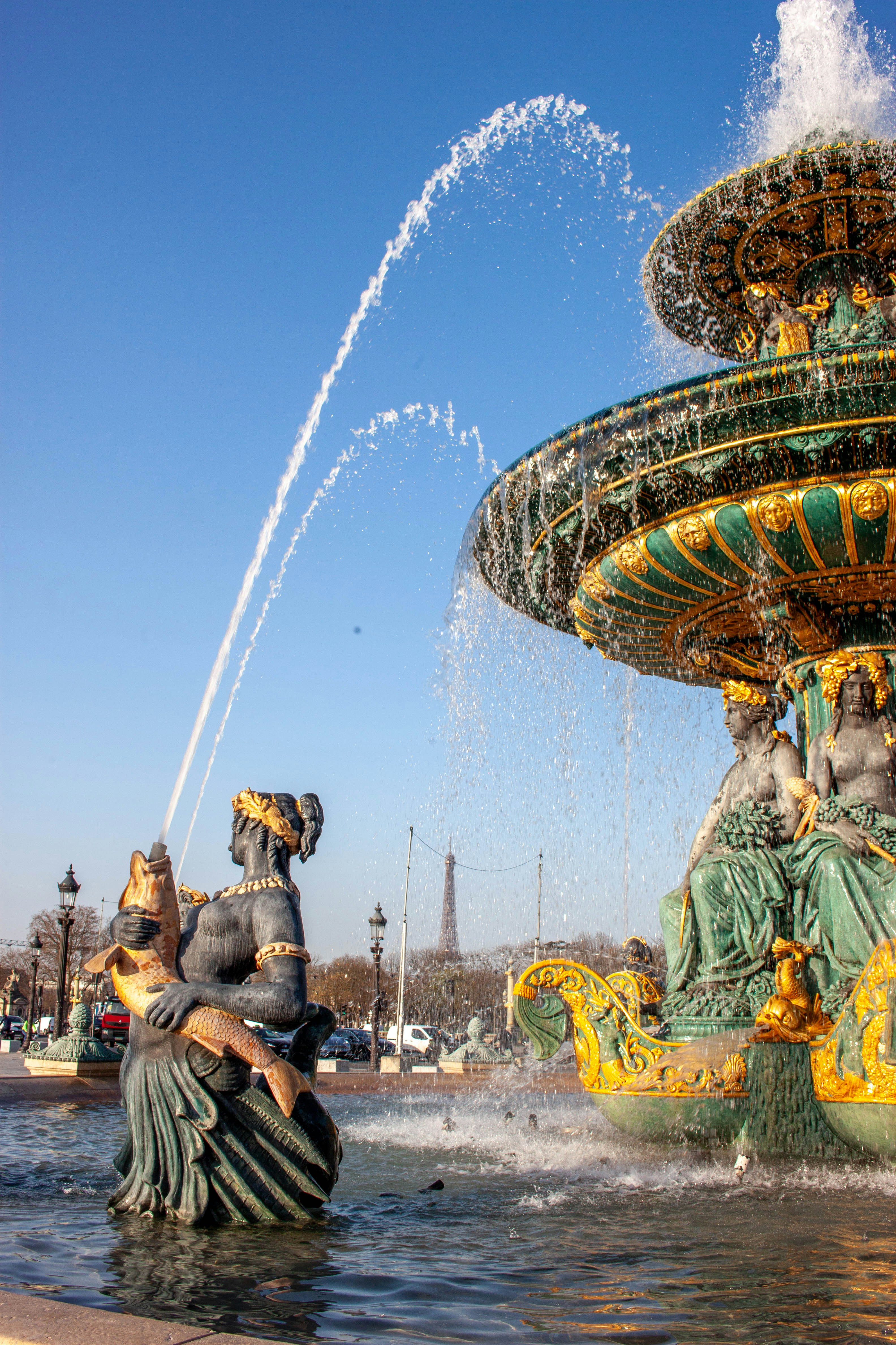 Crystalline Arches: A Sunlit Fountain Slice