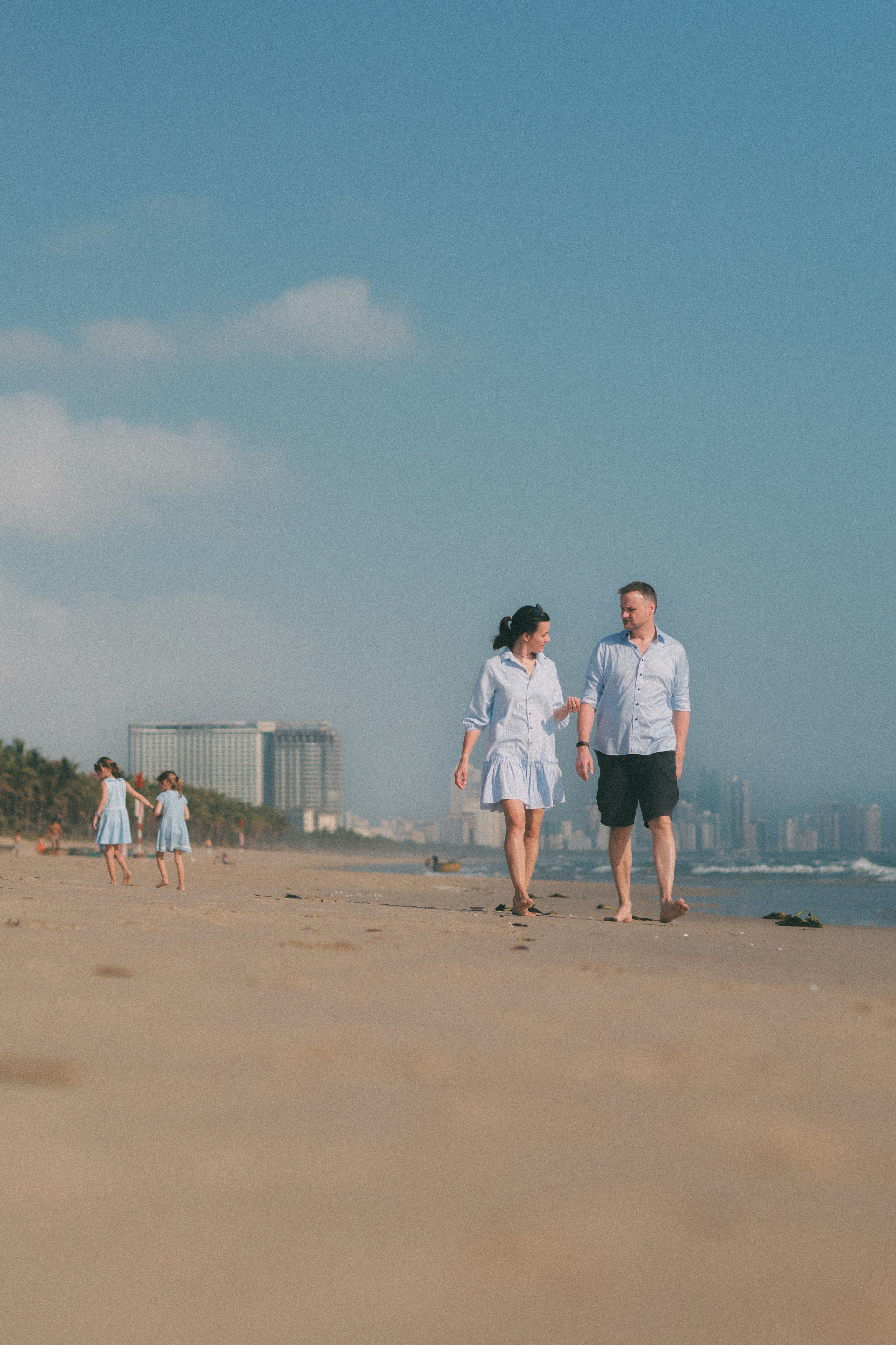 Toward the Shoreline: A Quiet Walk Under Coastal Light