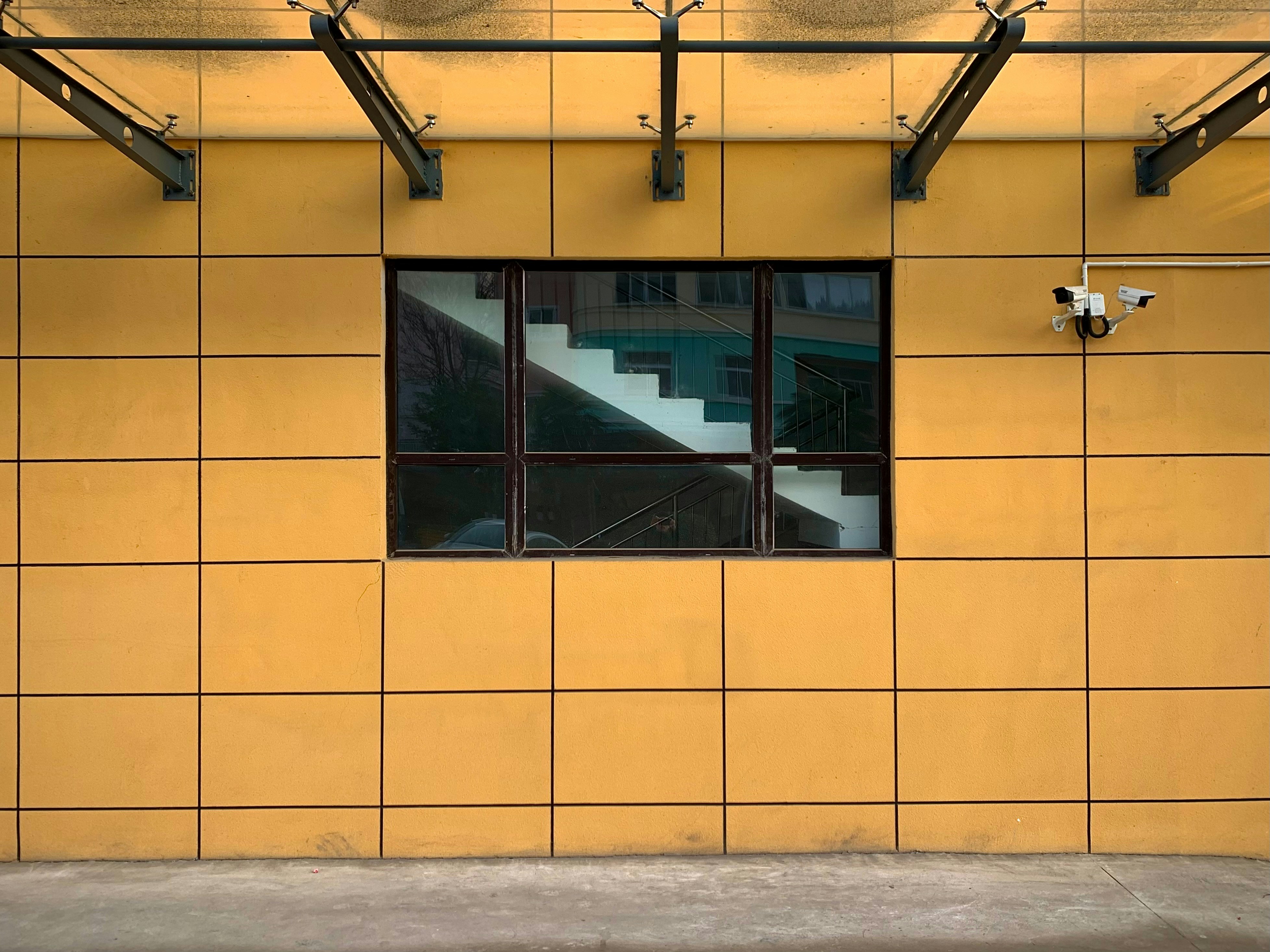 Yellow Wall, Dark Window: Urban Geometry and Hidden Staircase