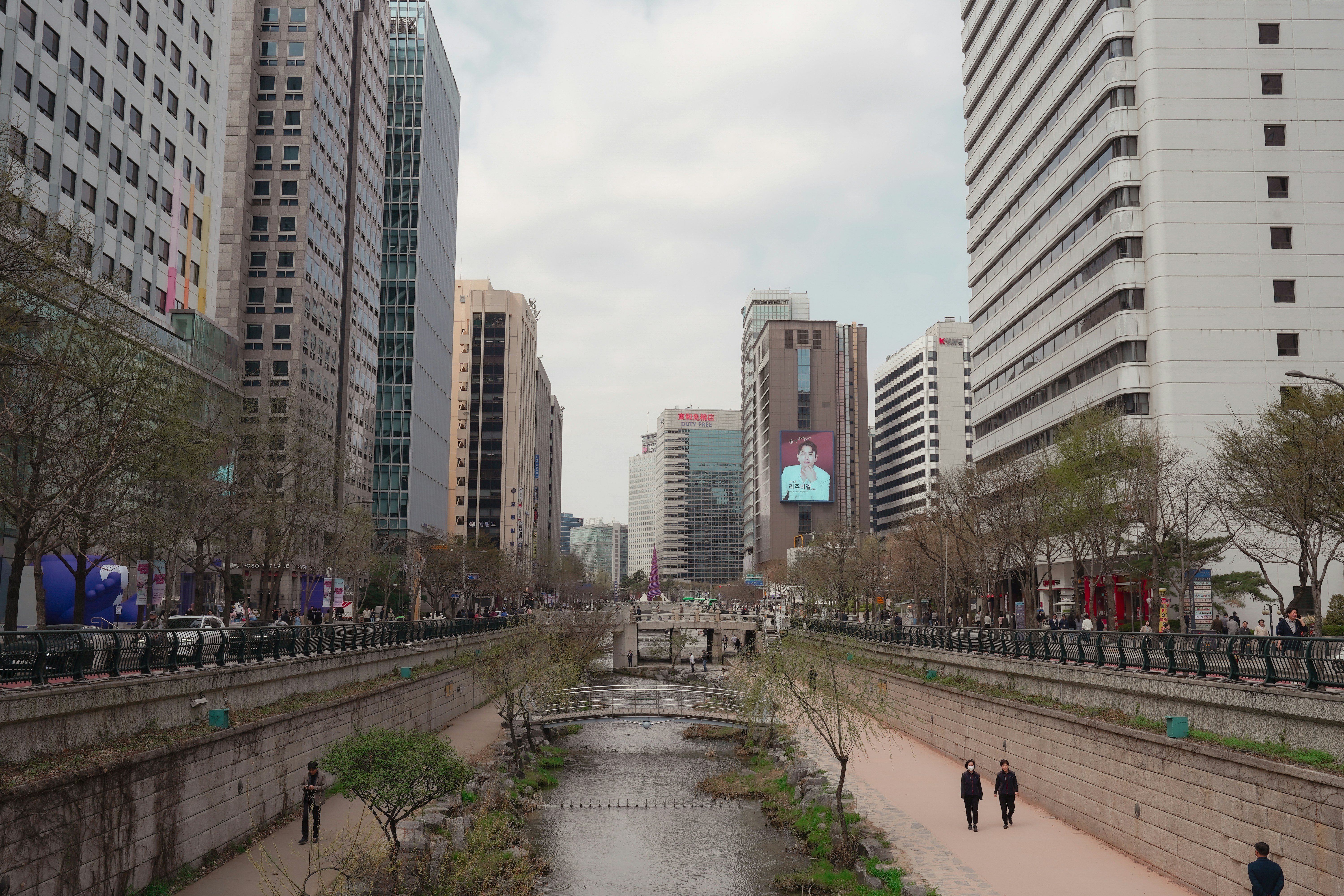 Urban Channel: The Riverside Corridor Framed by Skyscrapers