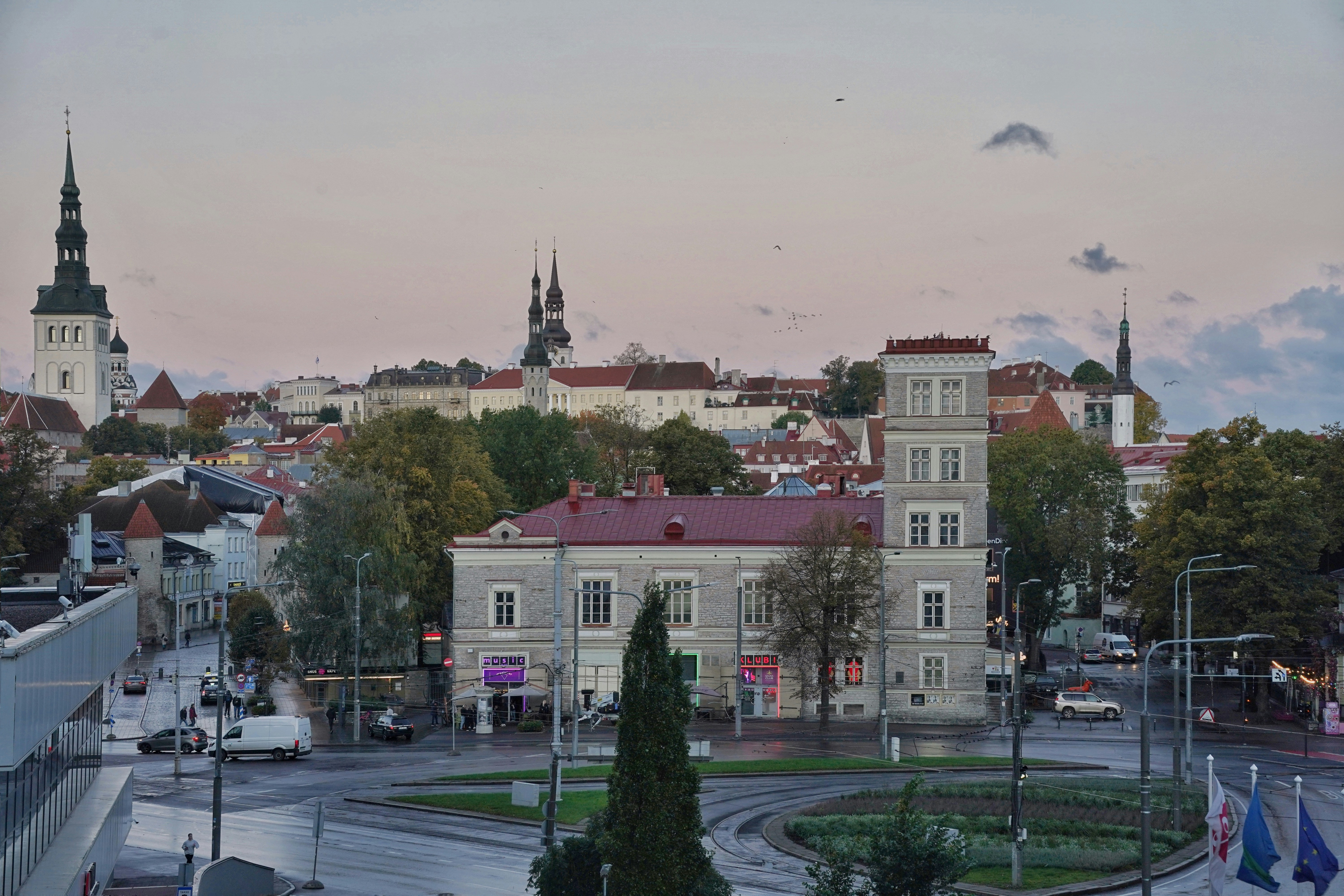 Dusk in the Old Town: A Calm Urban Horizon