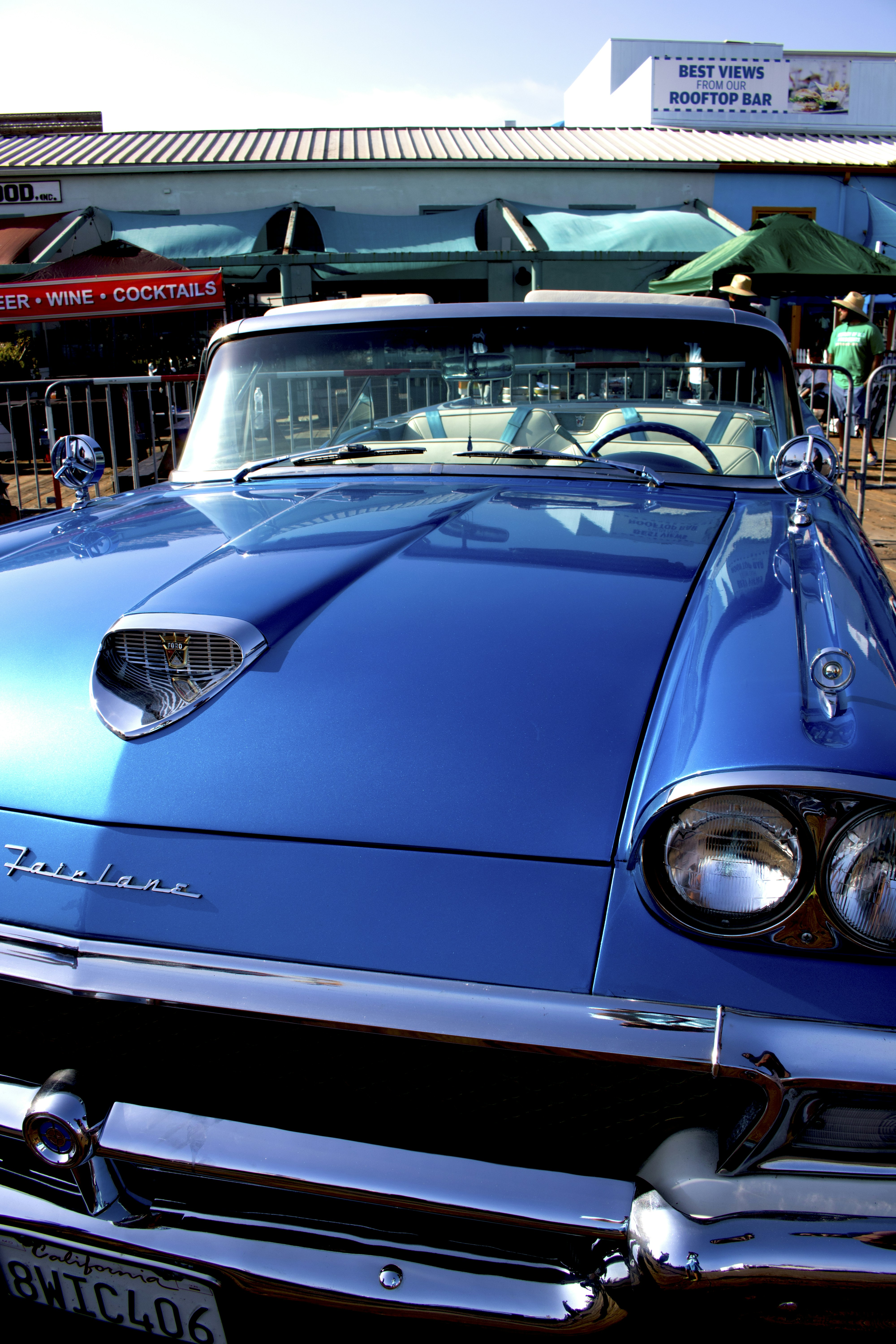Azul Chrome: A Classic American Street-Drive in Full Bloom