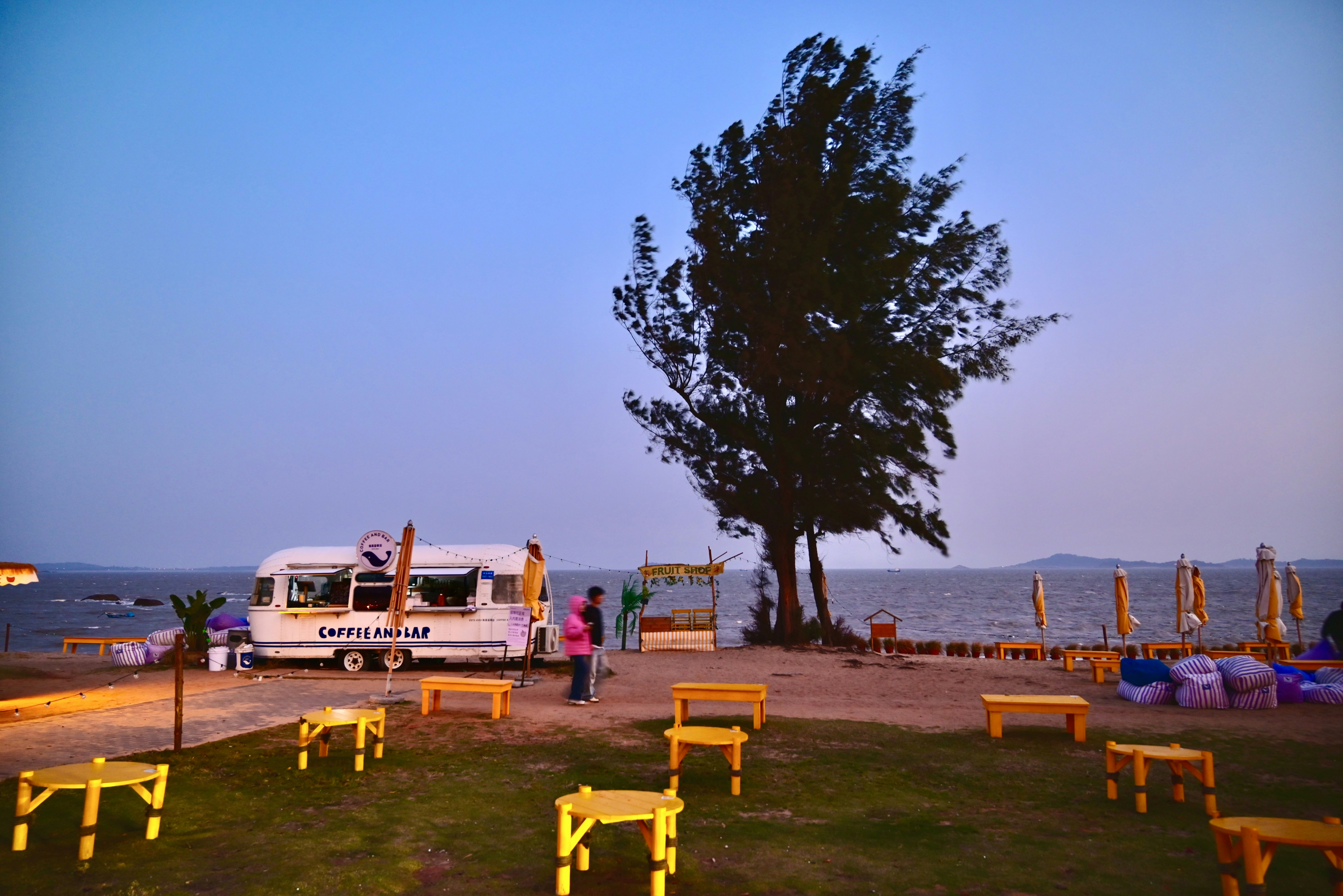 Sea Breeze Café by the Lone Tree
