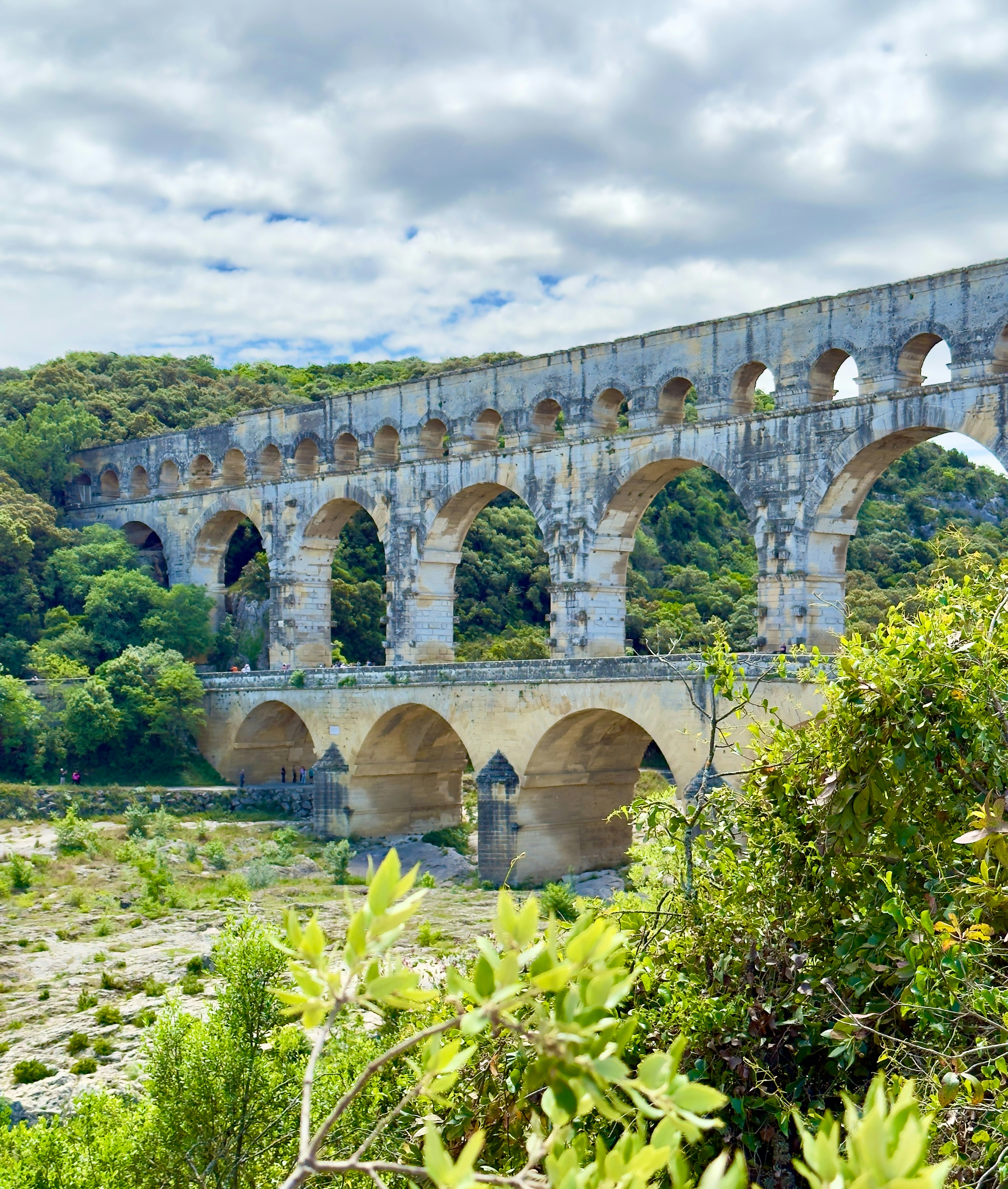 Stone Arcades Over Green Valleys: A Timeless Aqueduct