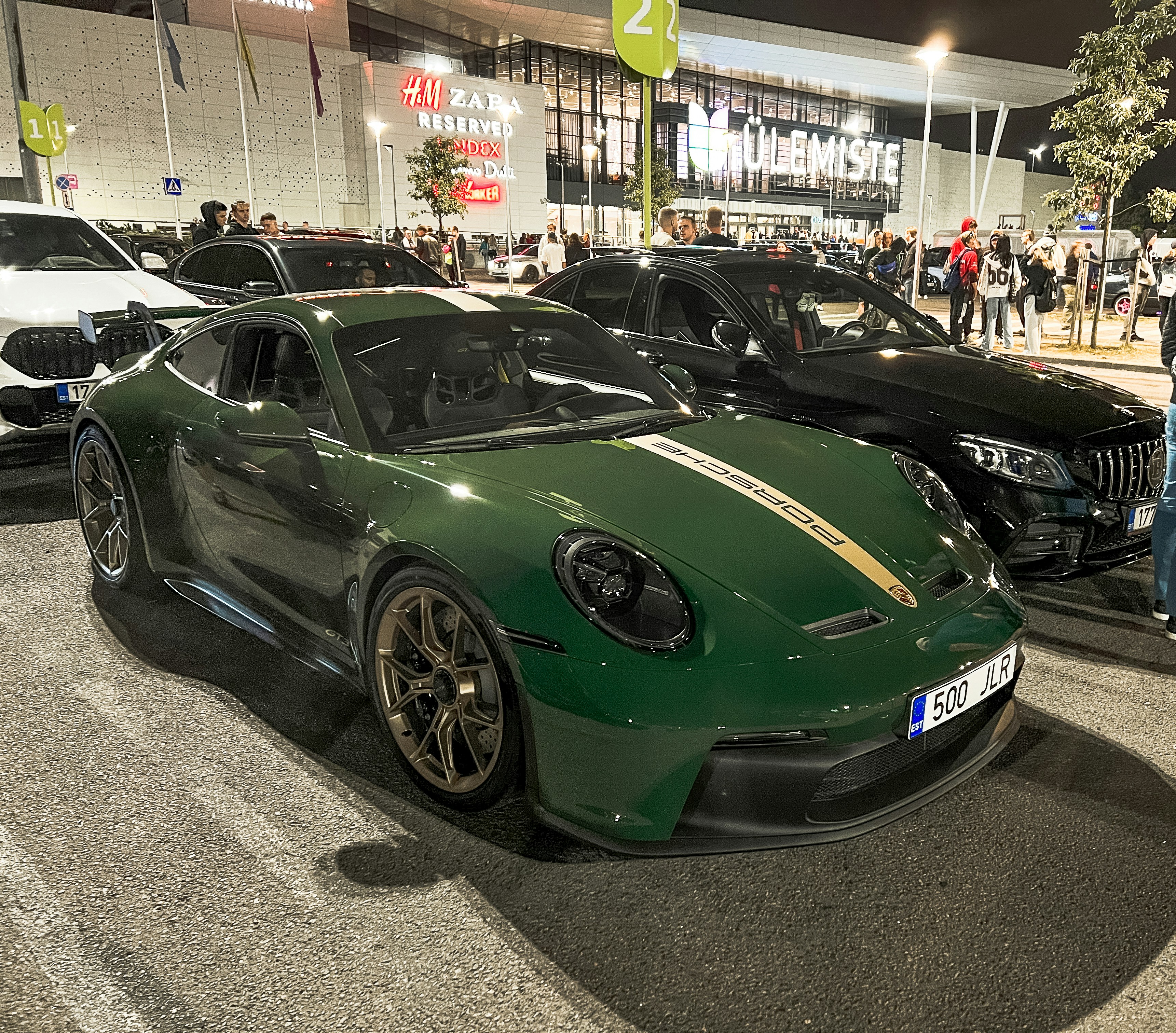 Emerald Stalker: A Porsche Green at the Car Show