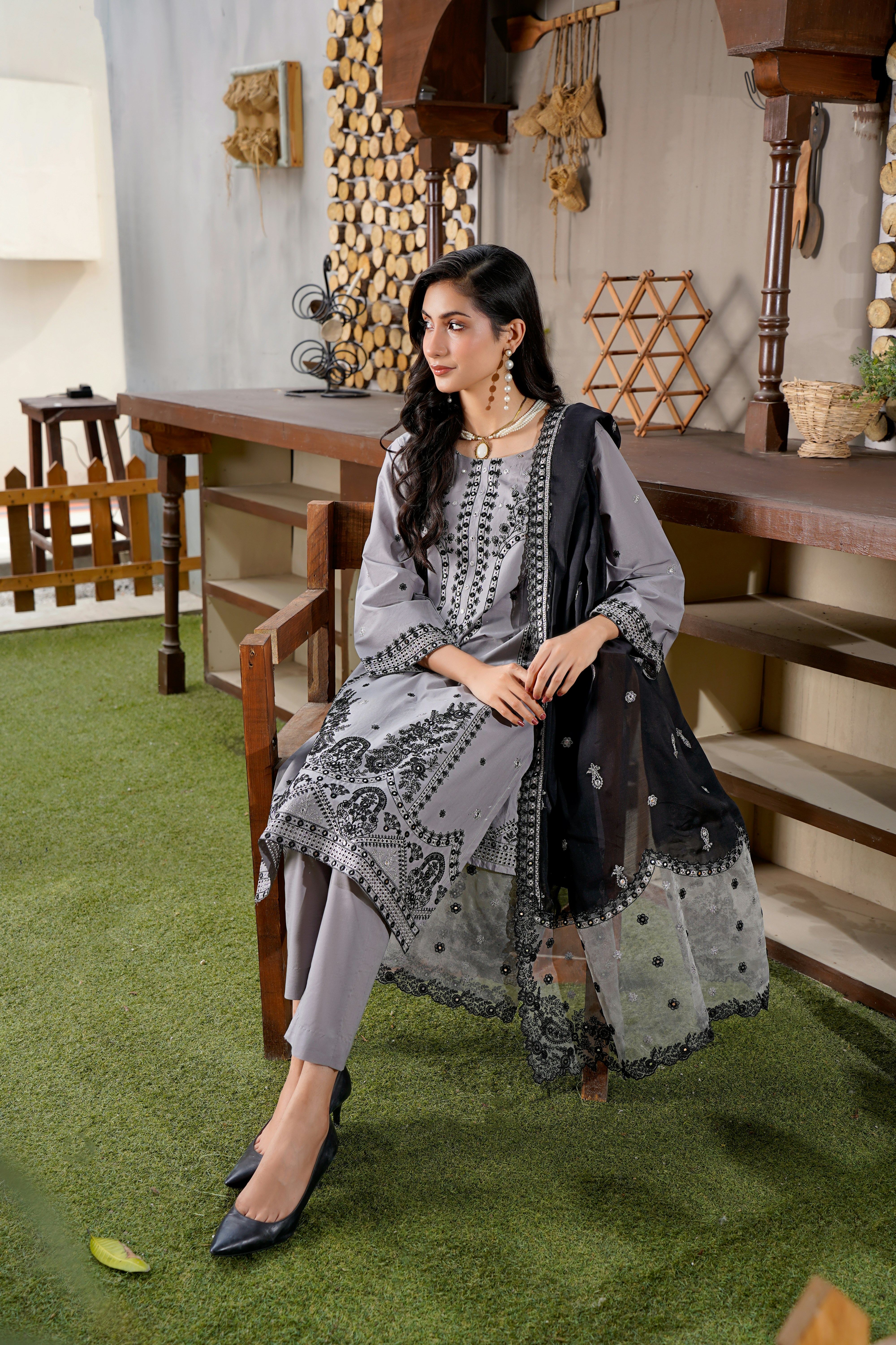 Grey elegance in a courtyard gaze