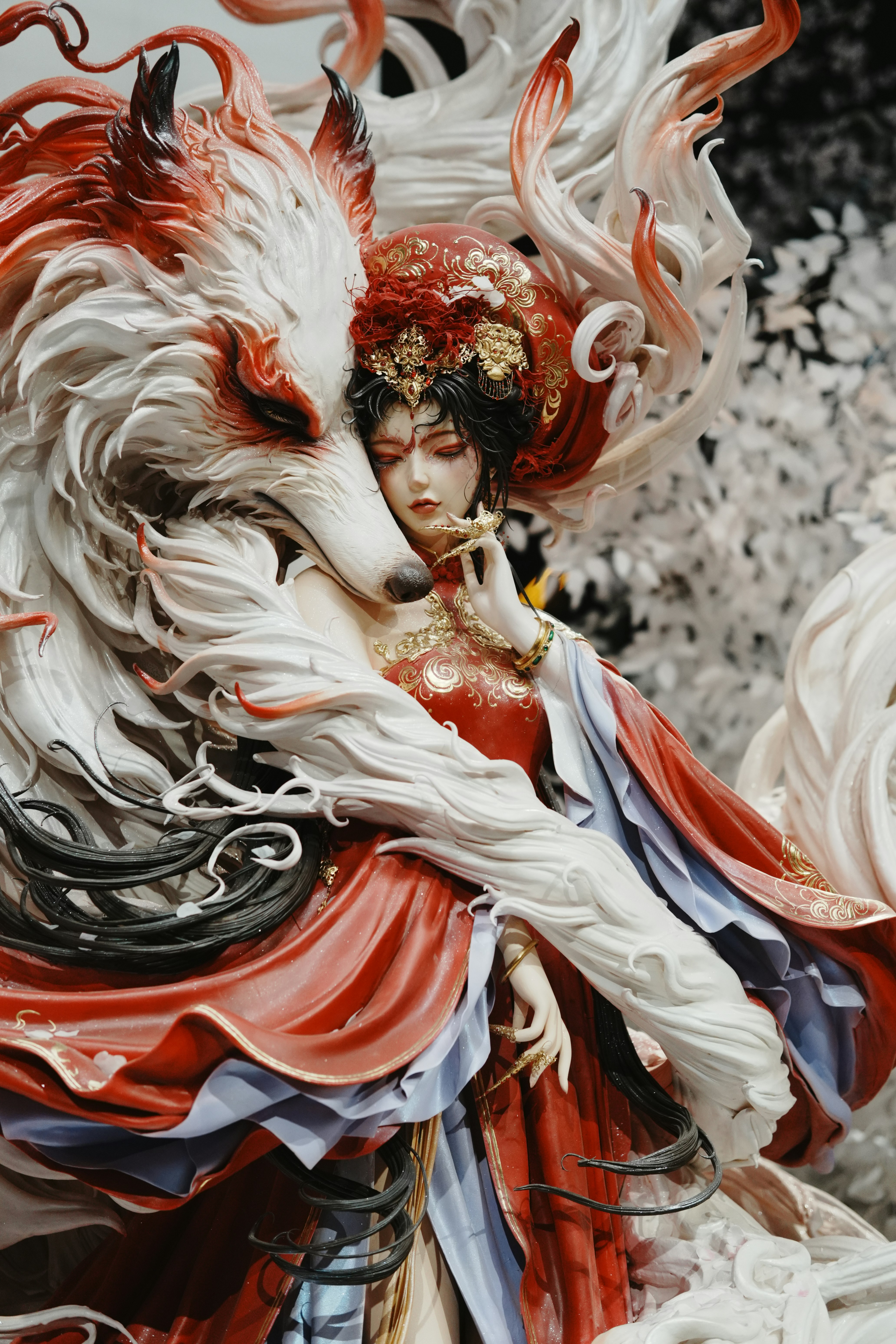 Whispering Dragon Empress: Delicate ritual between maiden and phoenix