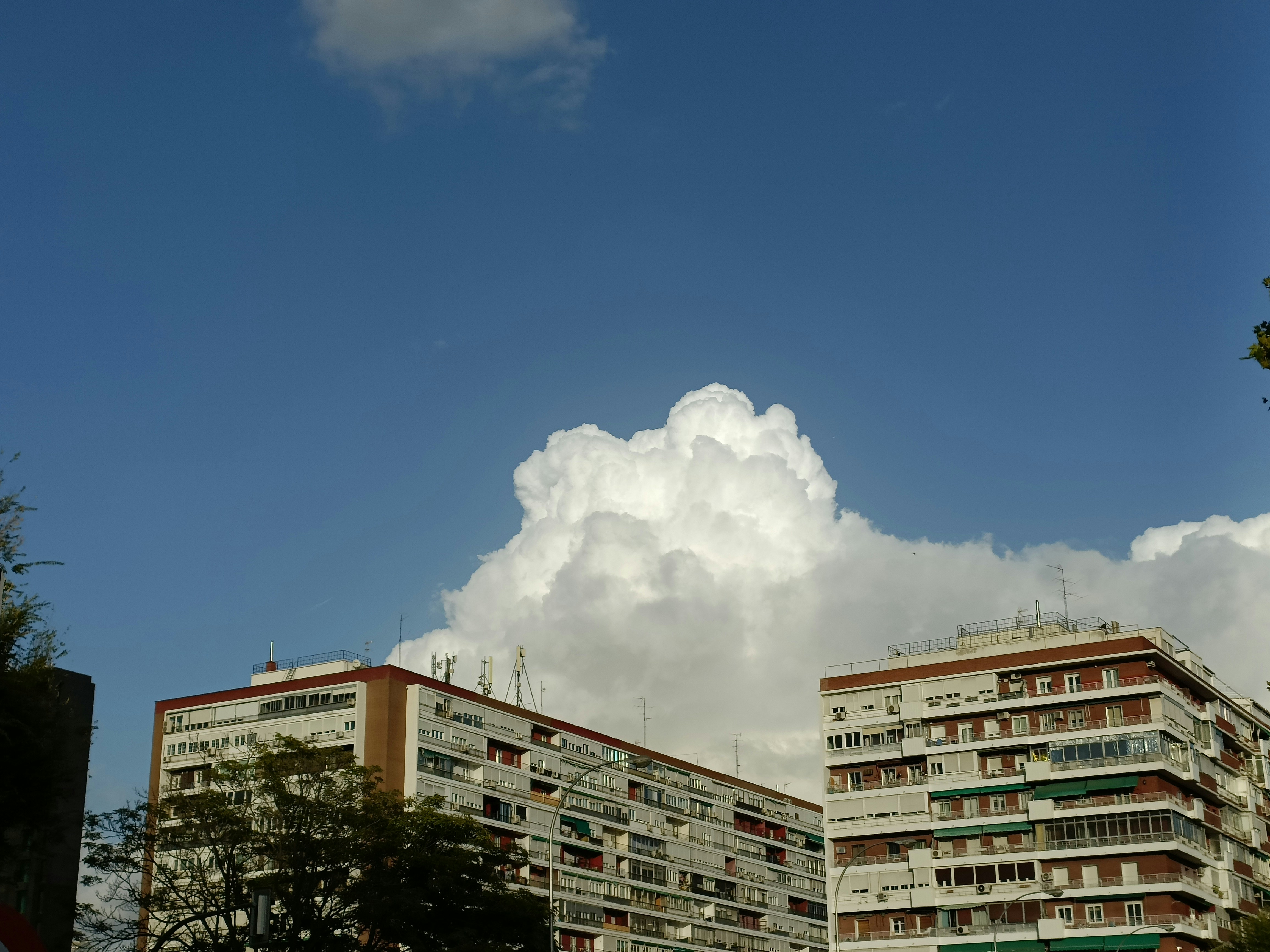 Cloud Crown over Concrete Ledge