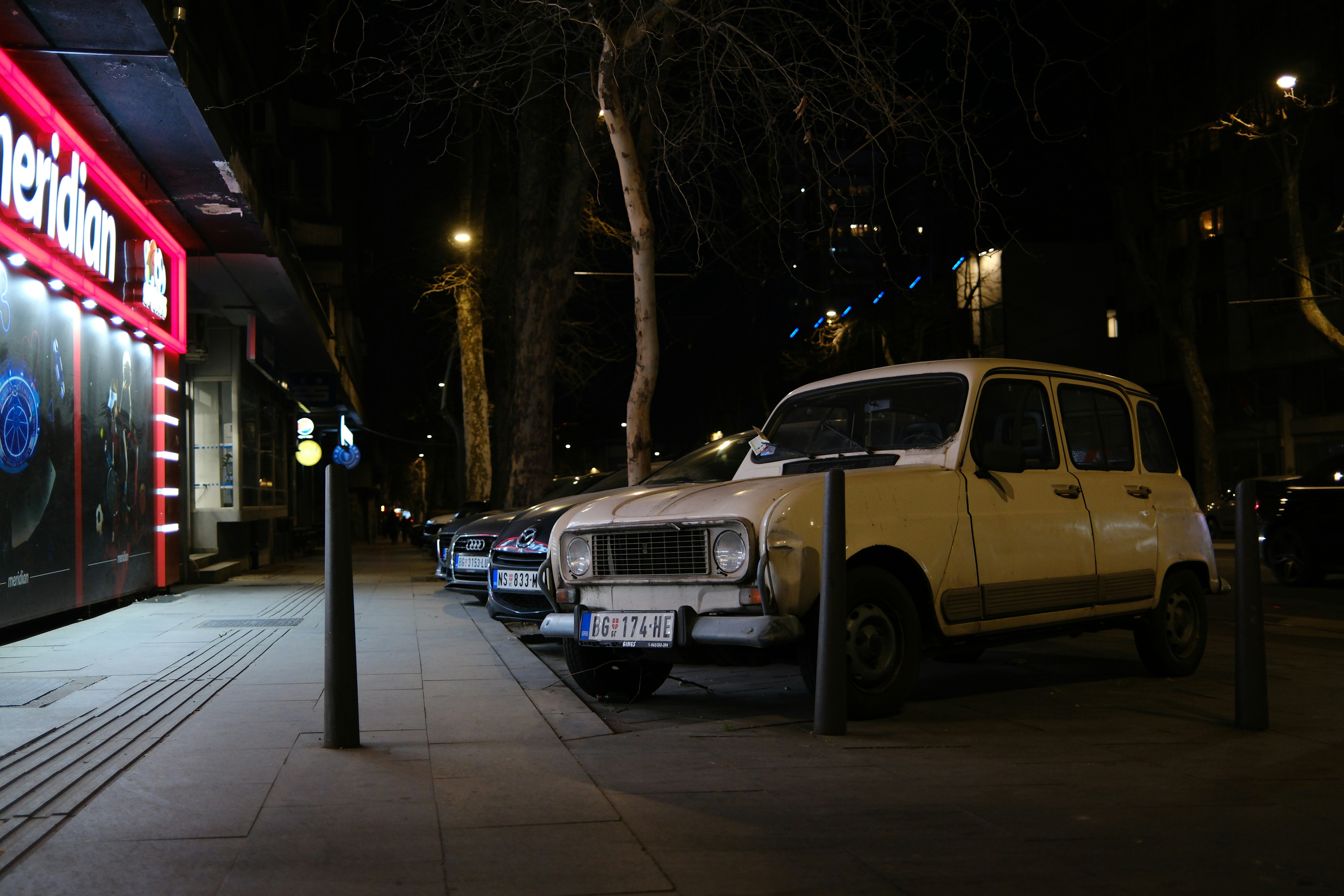 Old Taxi, Neon Night: A Quiet Street Under Neon Auras
