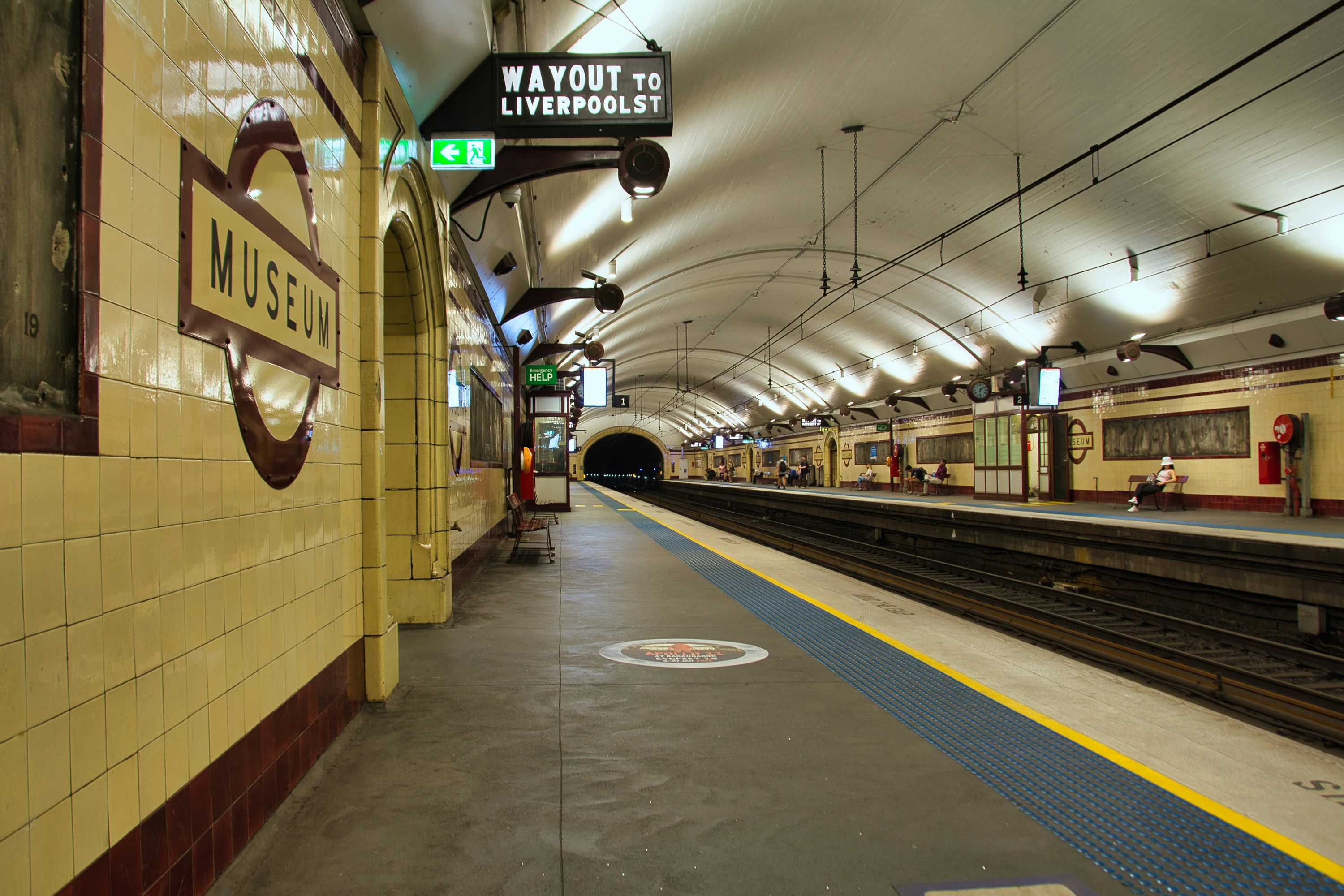 Mid-Platform Quiet: Tunnel Lights and a Quiet London Underground Stop