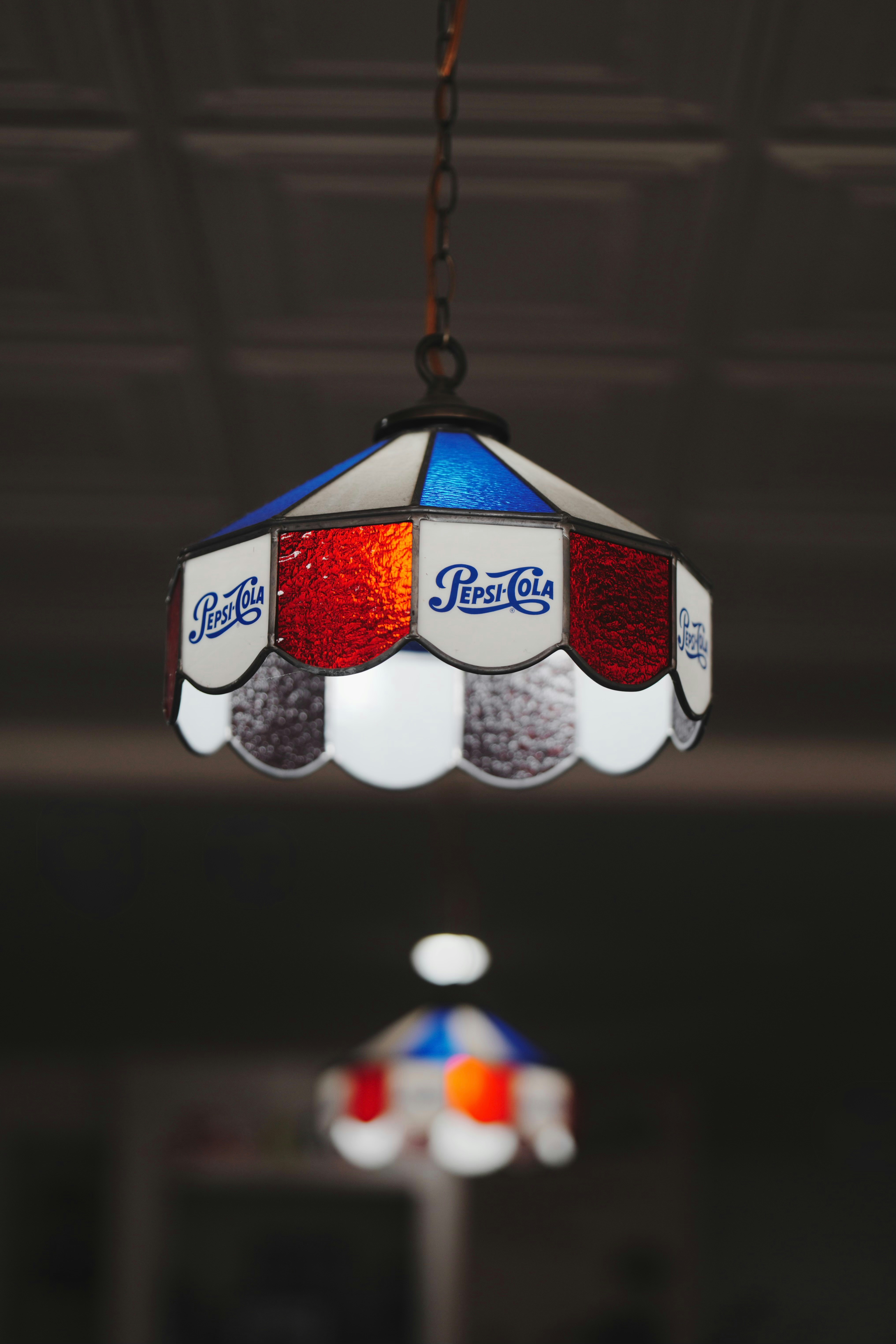 Prismatic Vintage Glow: A Stained-Glass Pendant Lamp in Focus