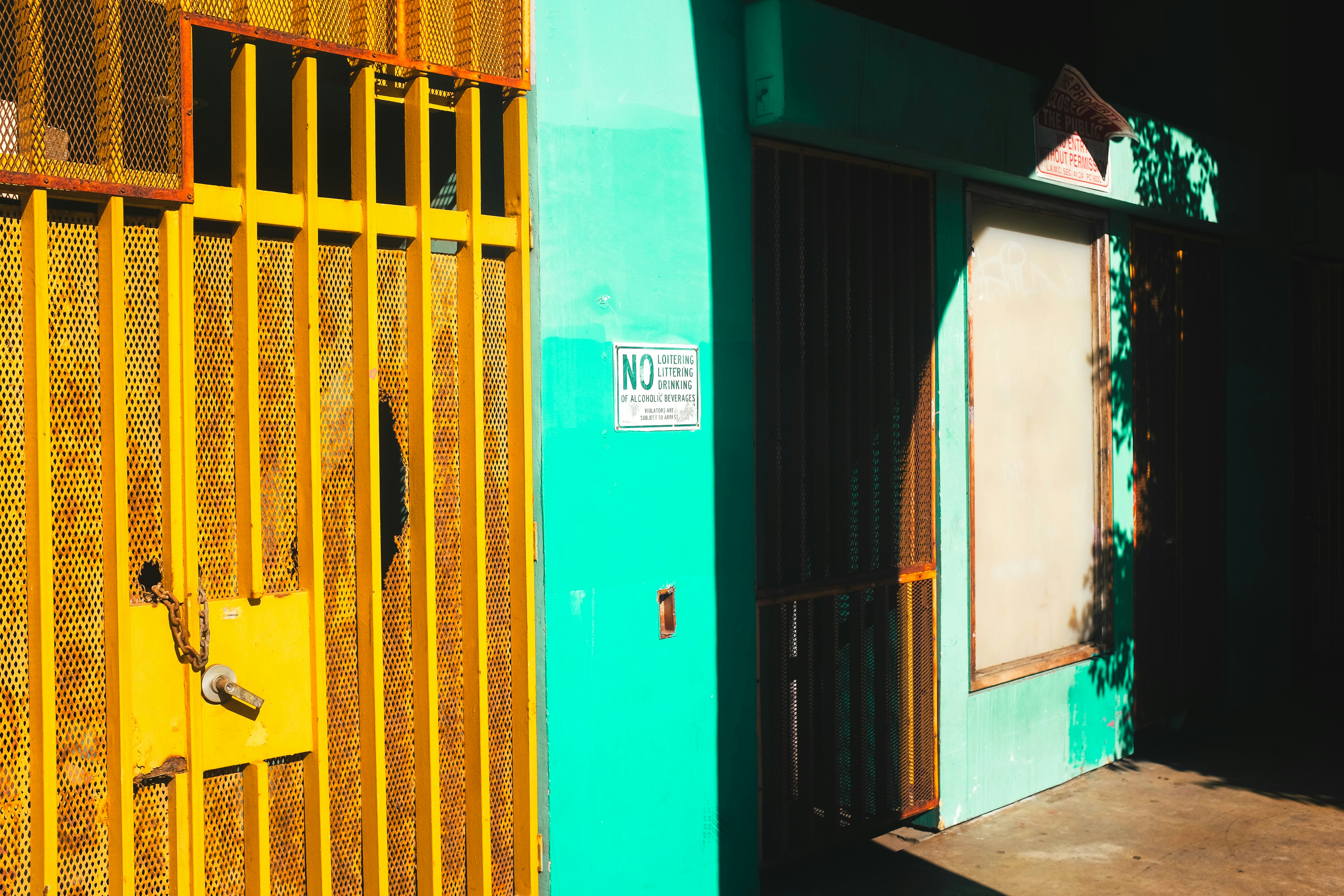 Turquoise Threshold: Sunlit Gate Between Shade and Neon