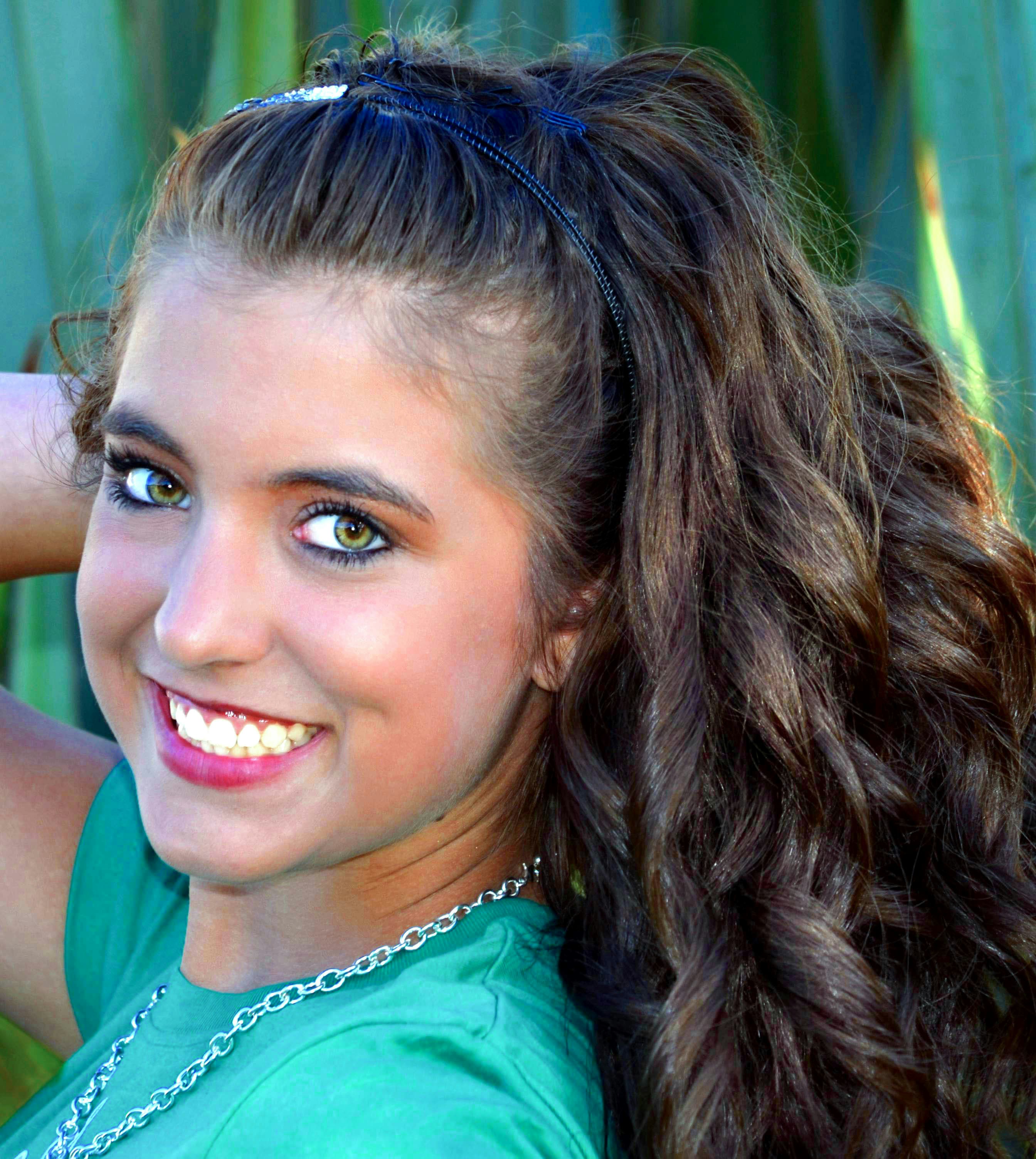 Sparkling Eyes, Green Shirt: A Breezy Portrait in Sunlit Colors