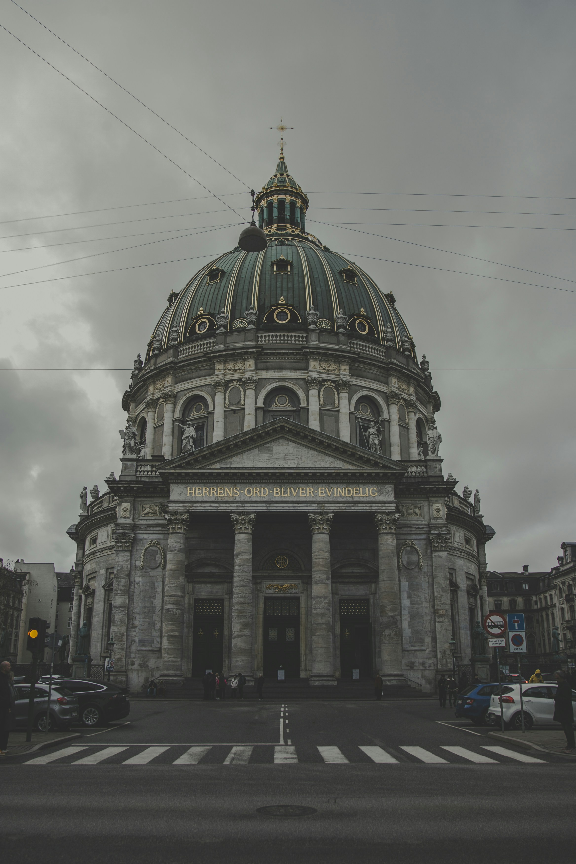Dome of History: A Neoclassical Facade Reaching Skyward