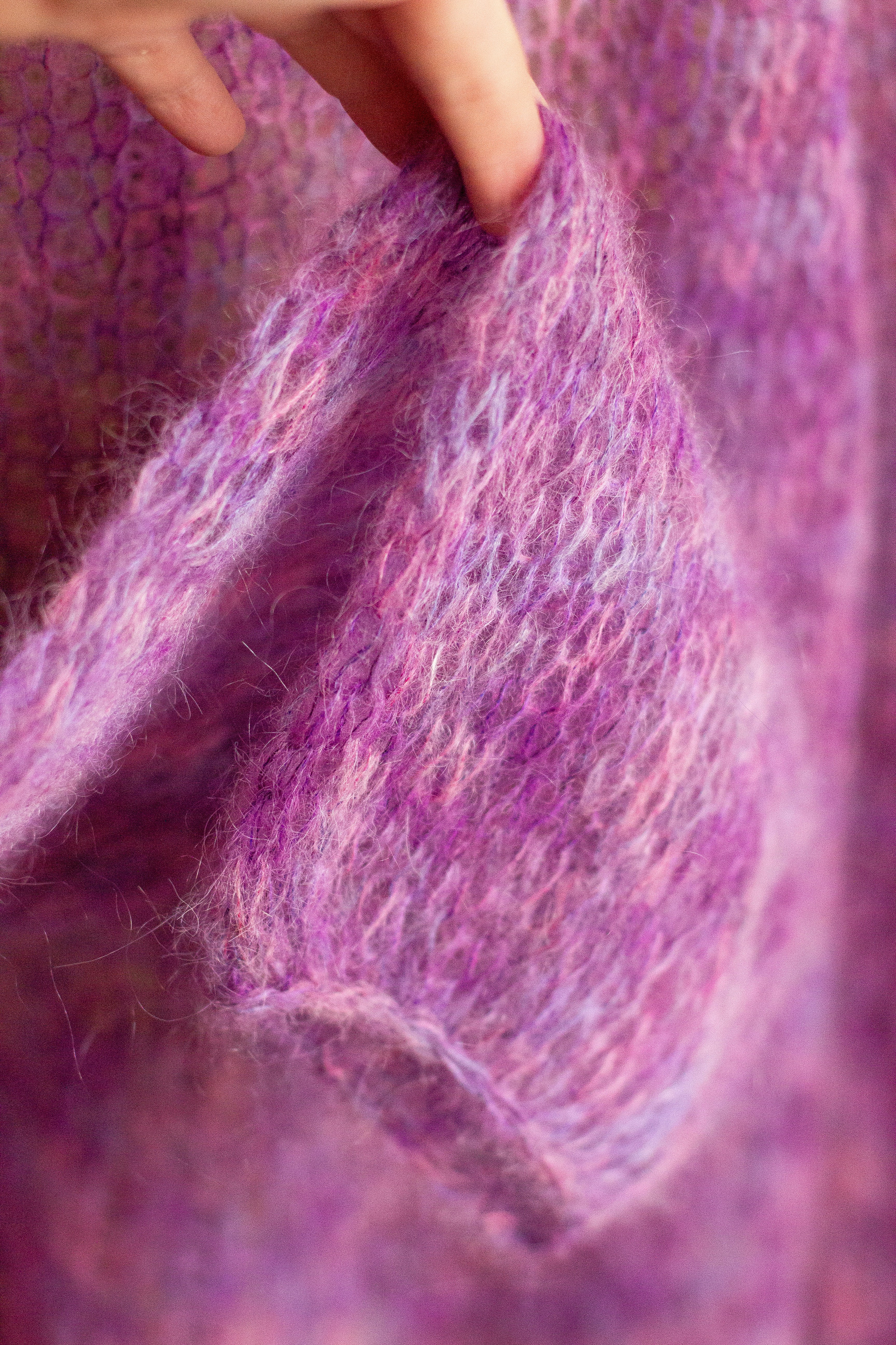 Vibrant Purple Knit Texture: Close-Up of Soft Fibers