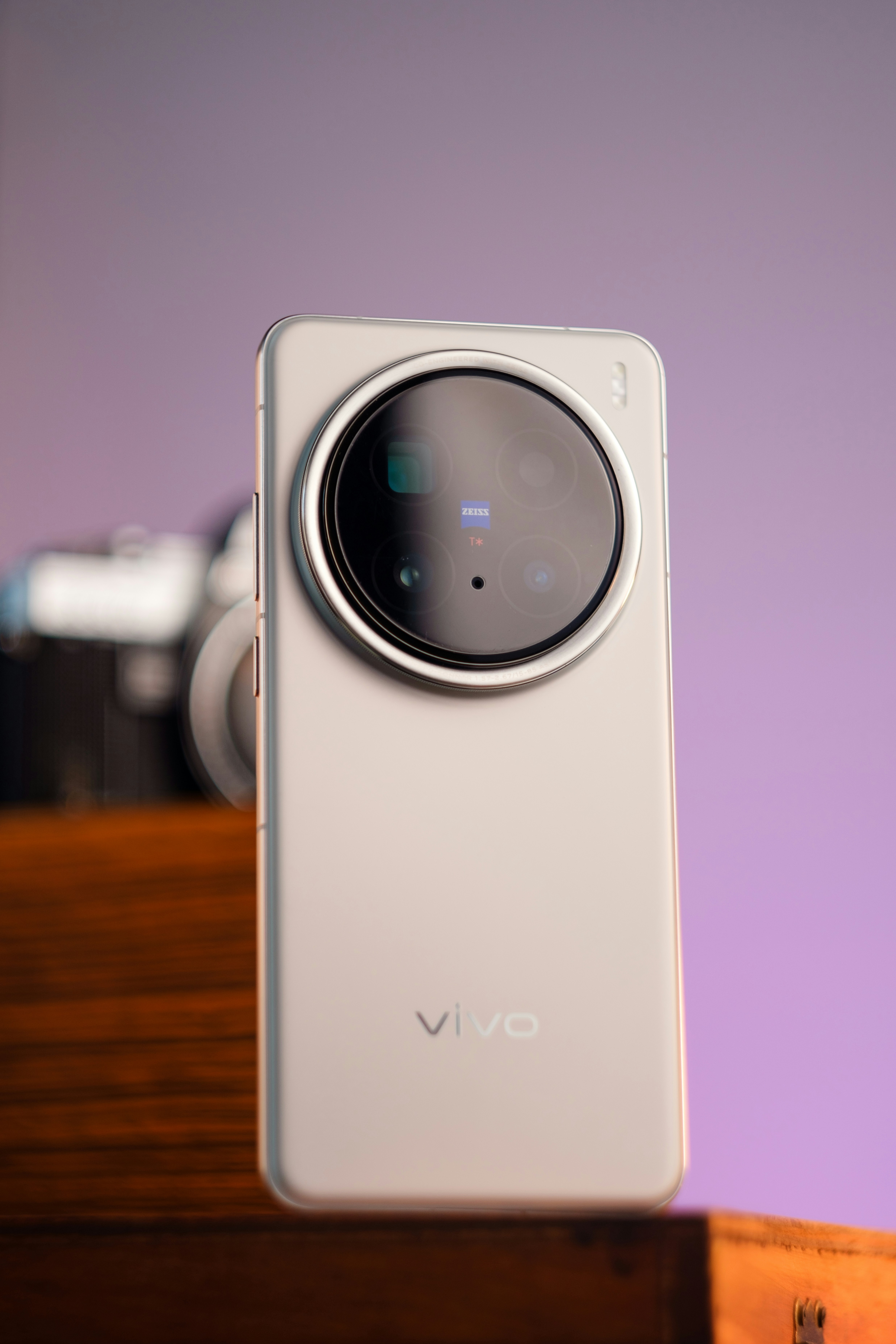 Moonlit Close-up: Vivo's Circular Lens Standing Tall