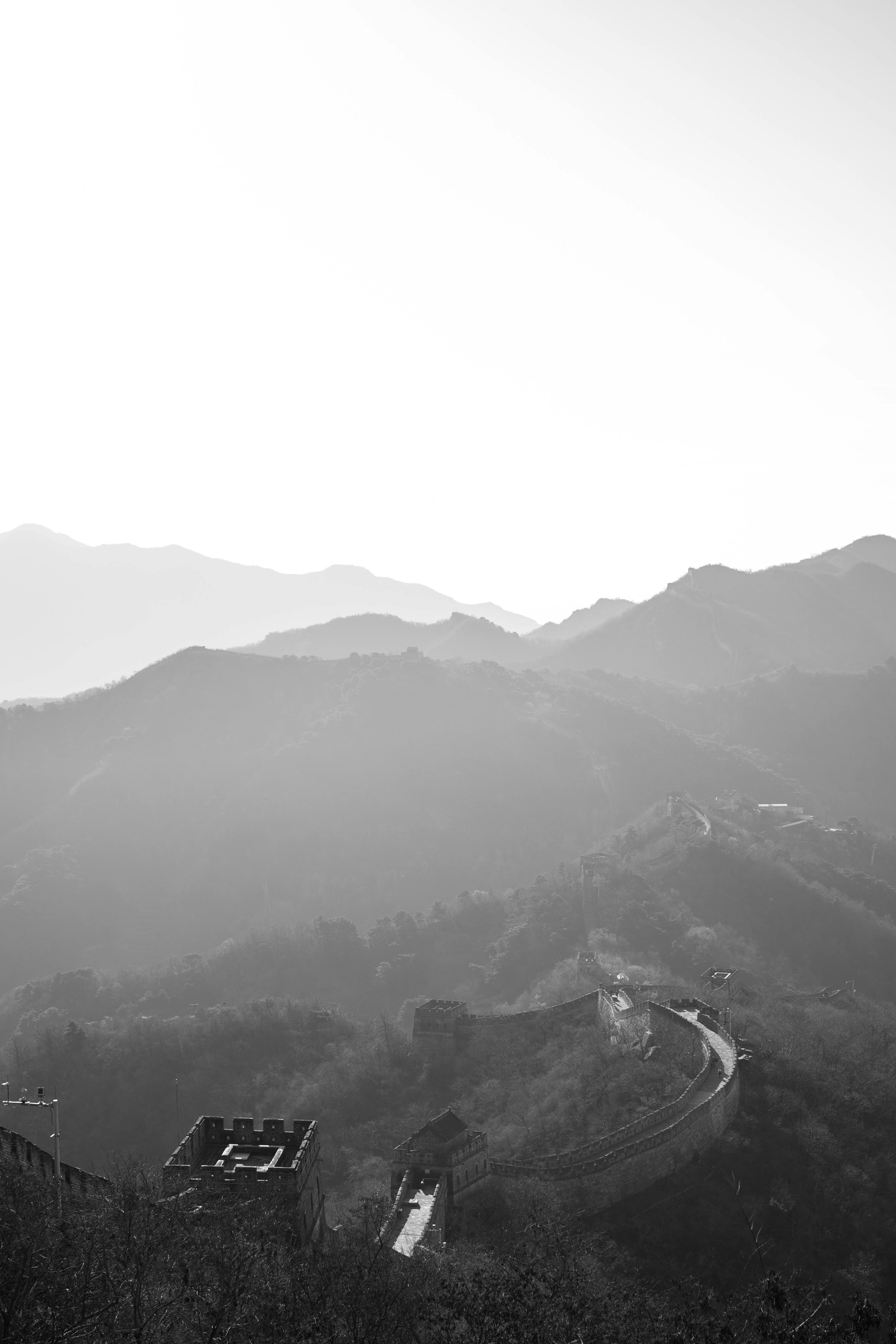 Moonlit Steps Along the Great Wall: A Quiet Horizon