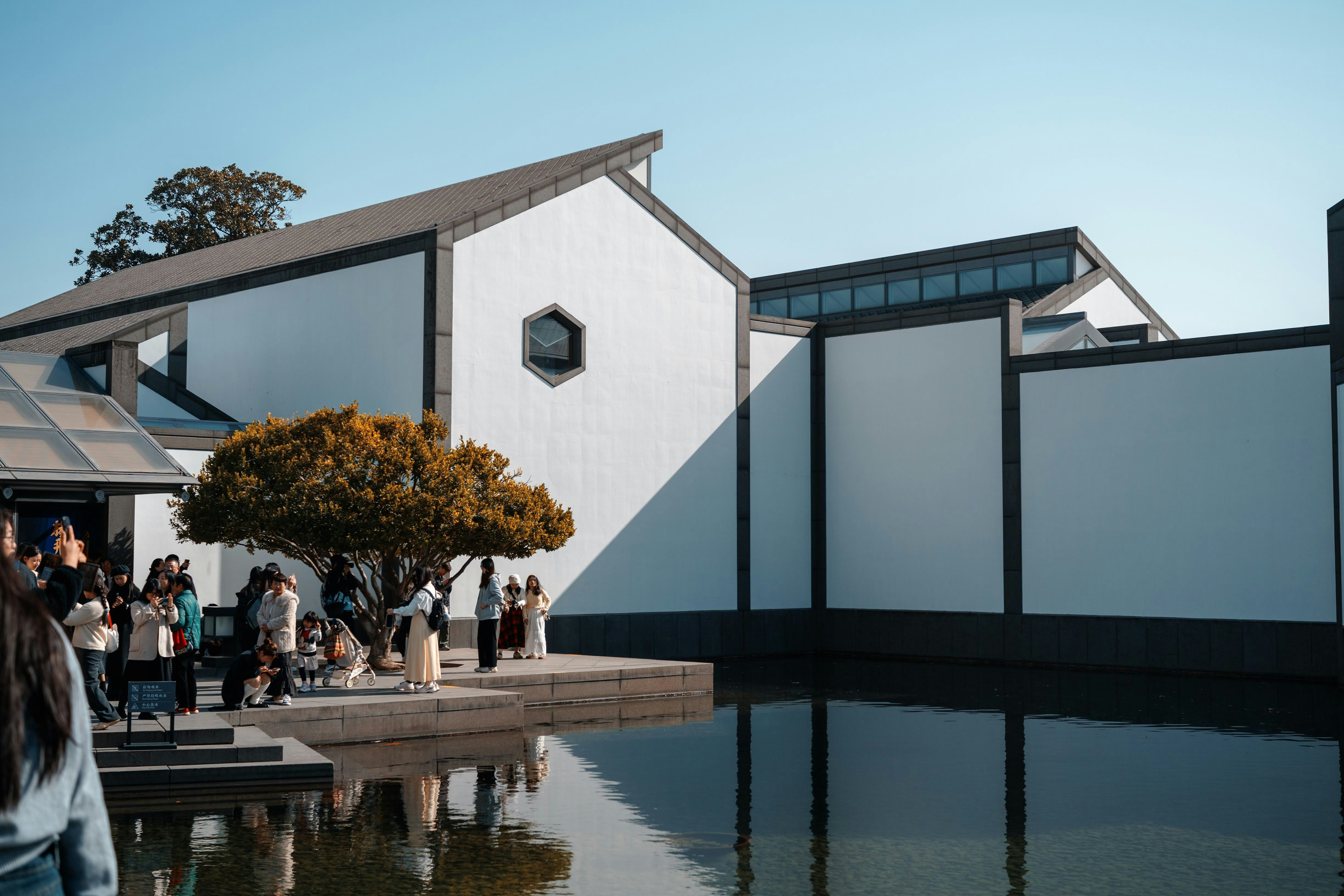 Quiet Gathering at a Modern Waterfront Gallery
