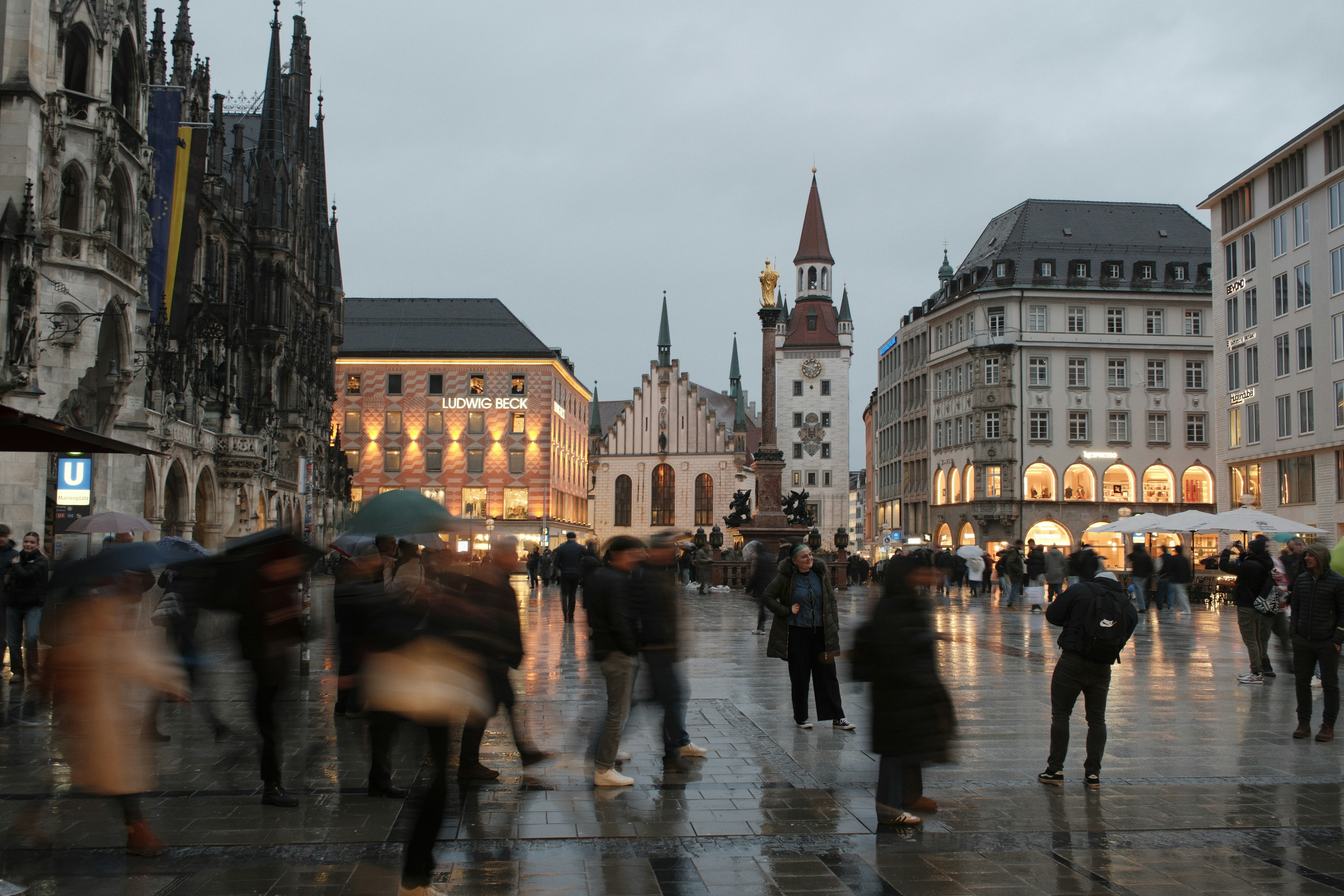 Evening in Munich’s Marienplatz: Motion and Light Beneath the Gothic Facades