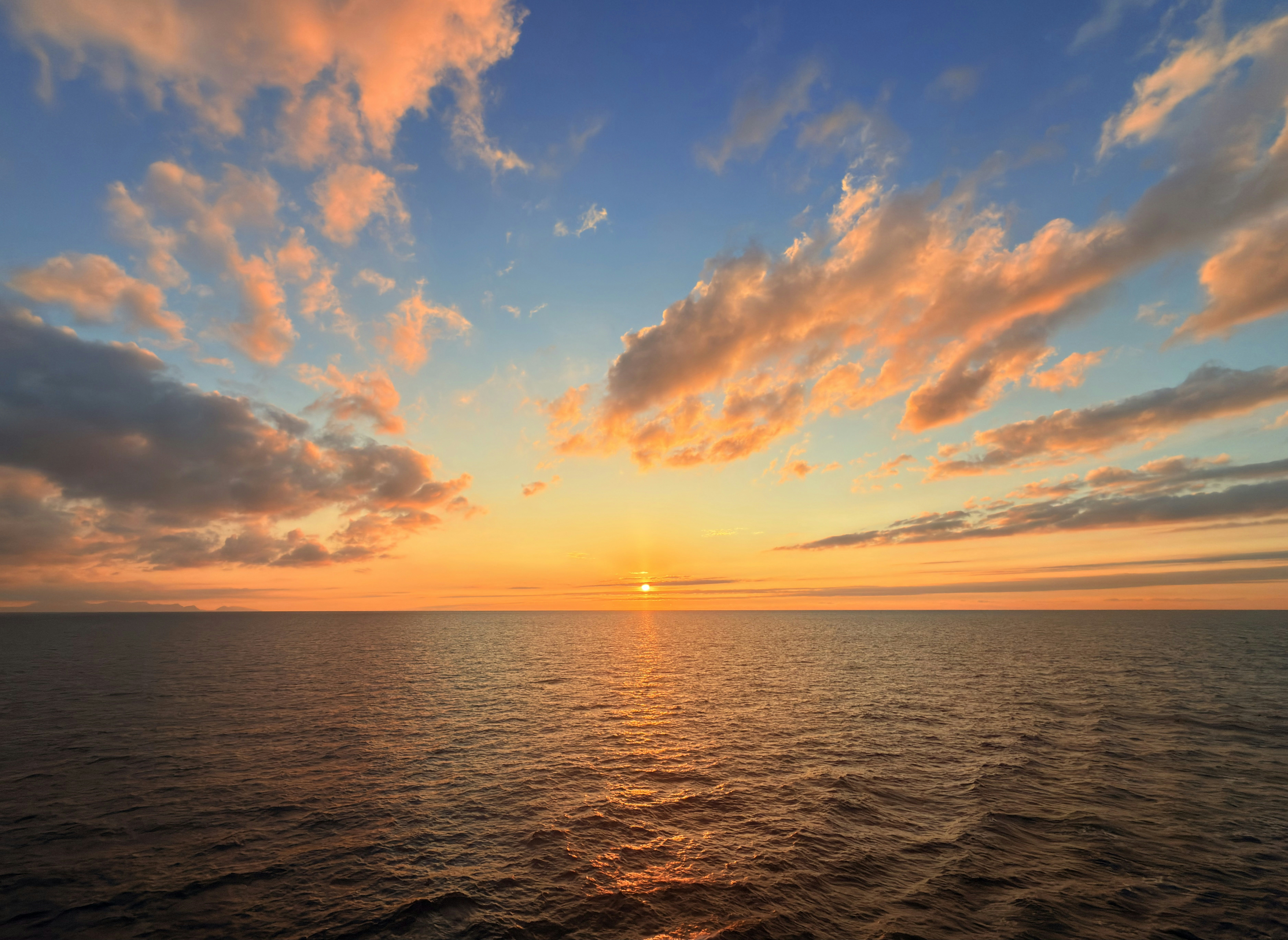 Sunrise Over Still Seas: A Quiet Horizon at Dusk