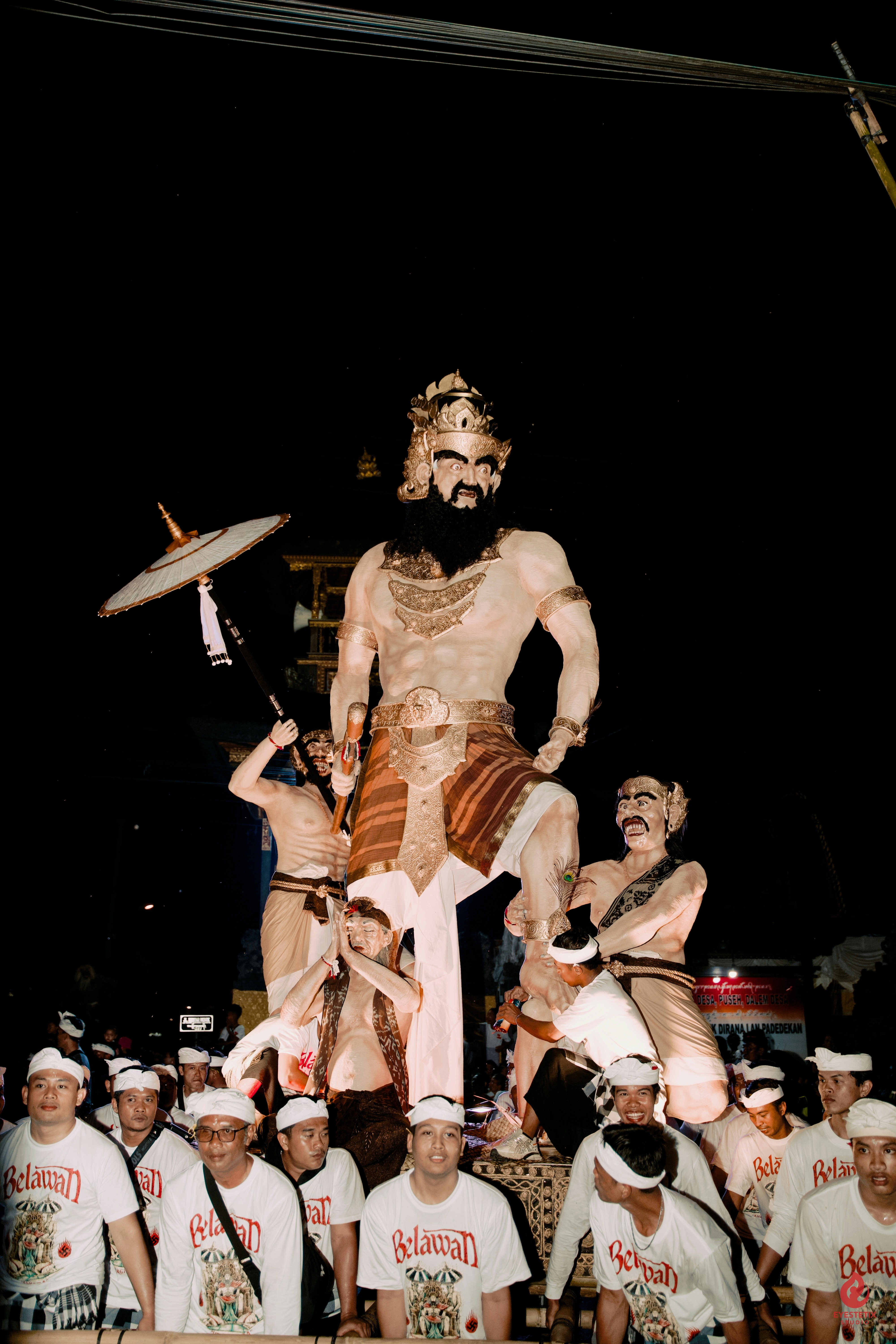 Giant Parade Warrior Rises Above the Crowds