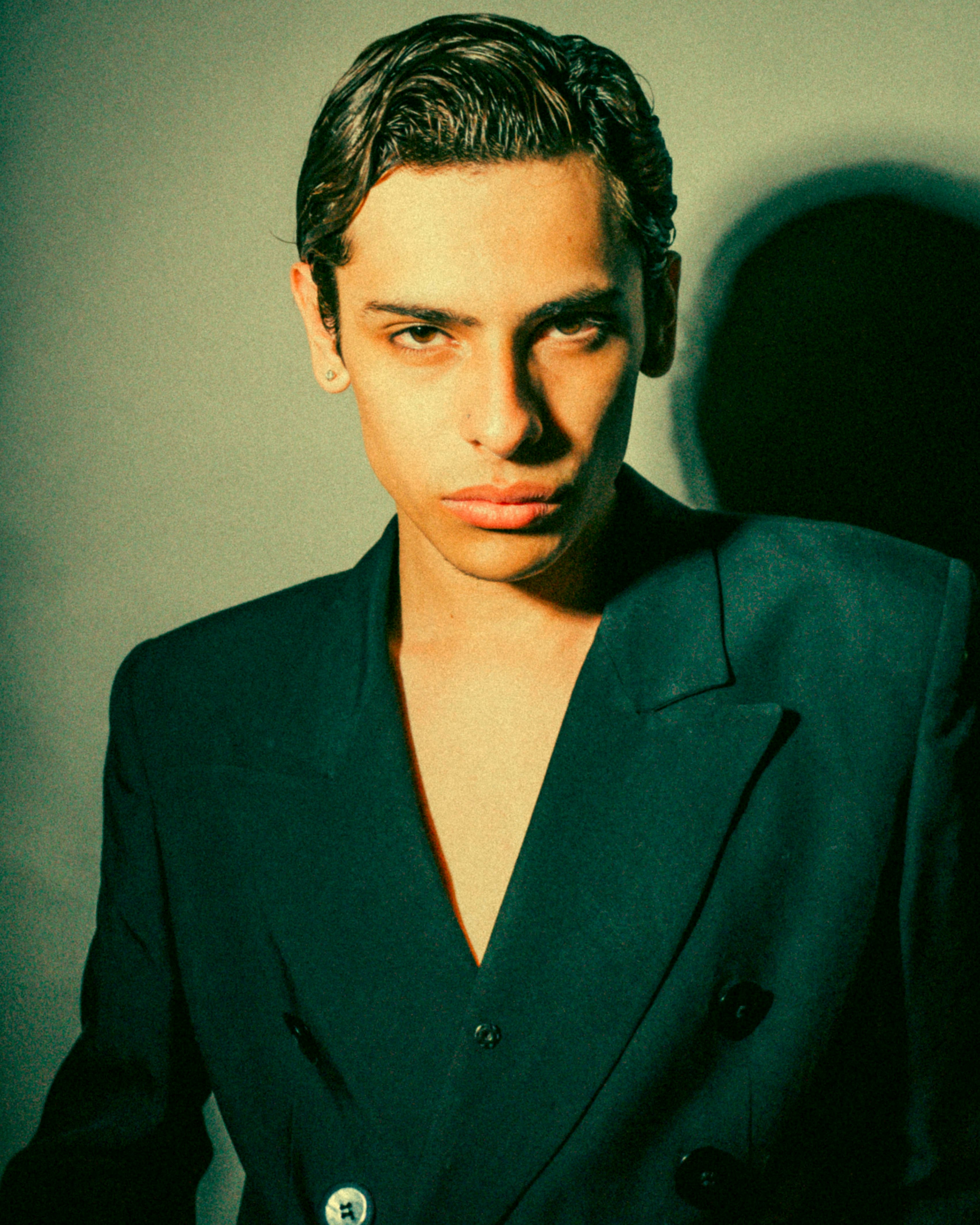 Sharp Gaze in a Tailored Moment