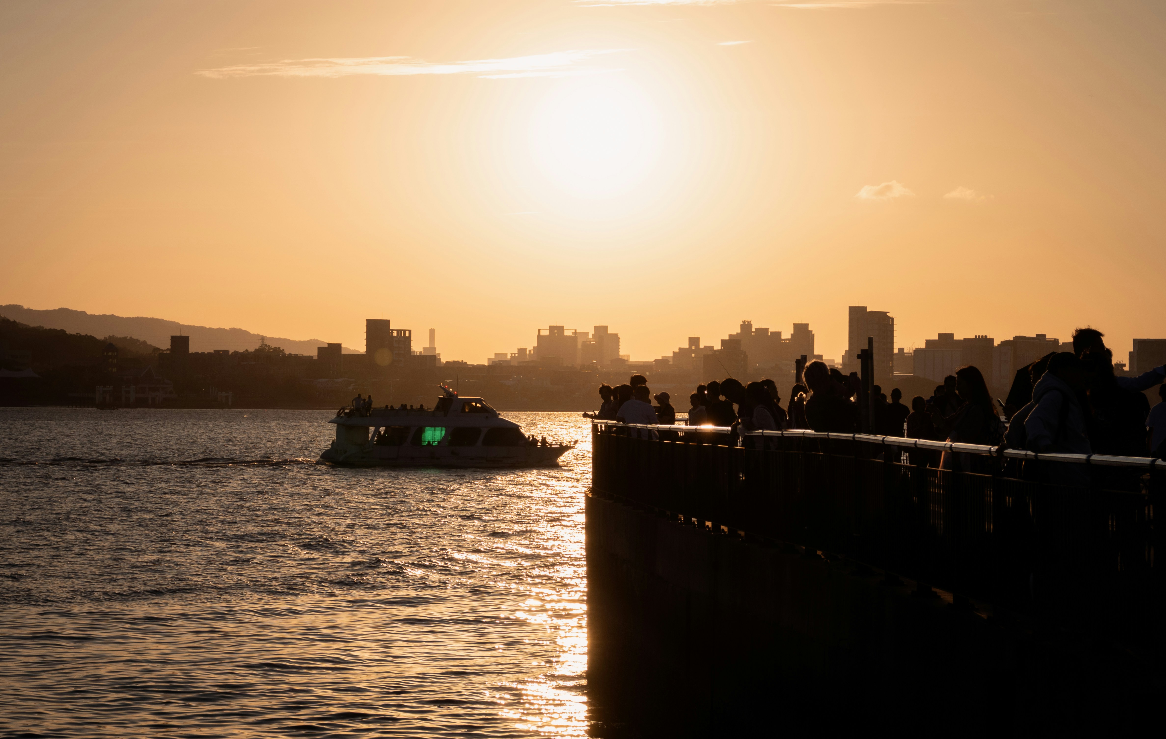 Dusk over the Pier: Silhouettes and a Glowing Horizon