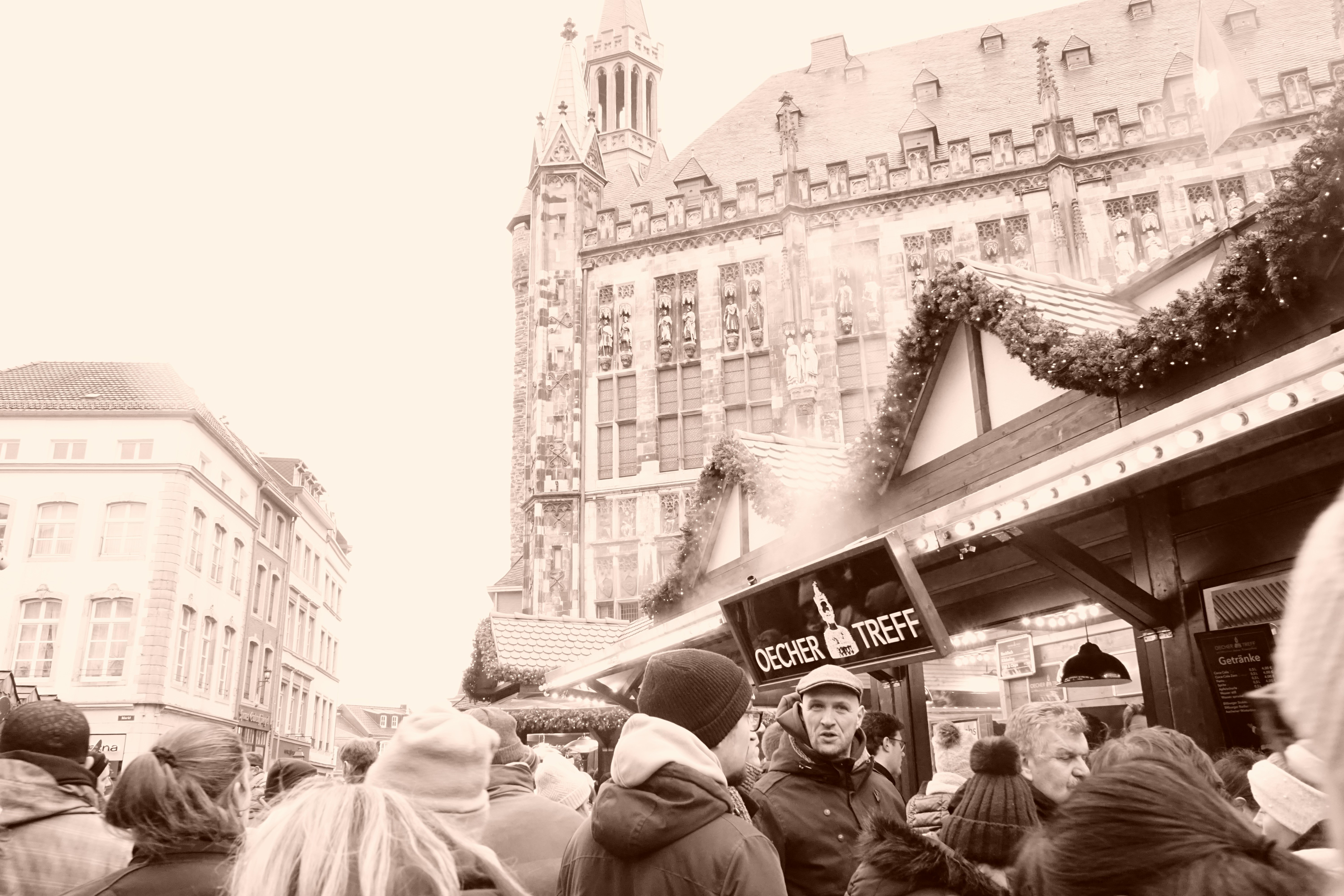 Winter Market Glow: Cathedral Backdrop and Holiday Crowd