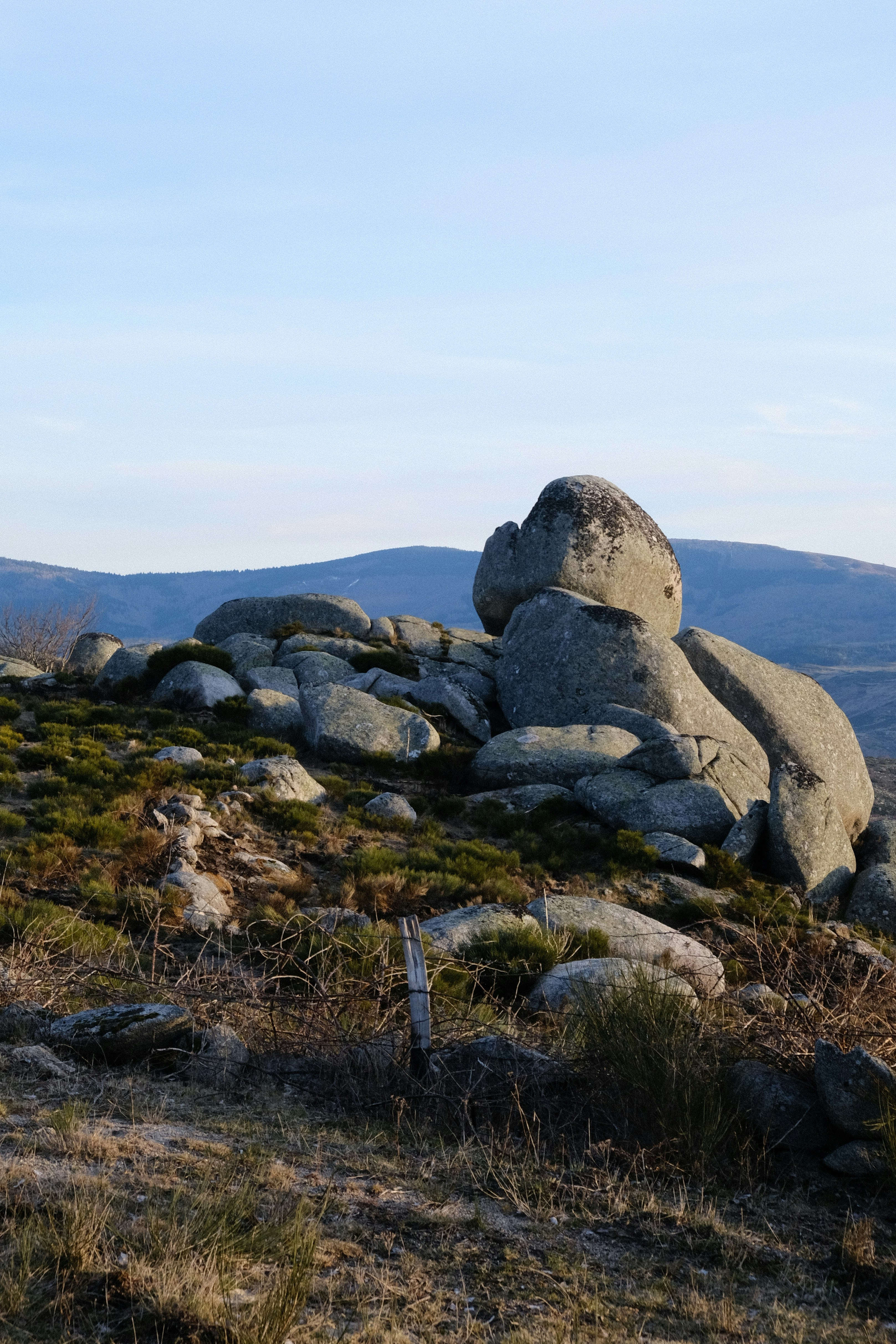 Boulder Atrium: A Tumbled Stack Beneath Open Sky