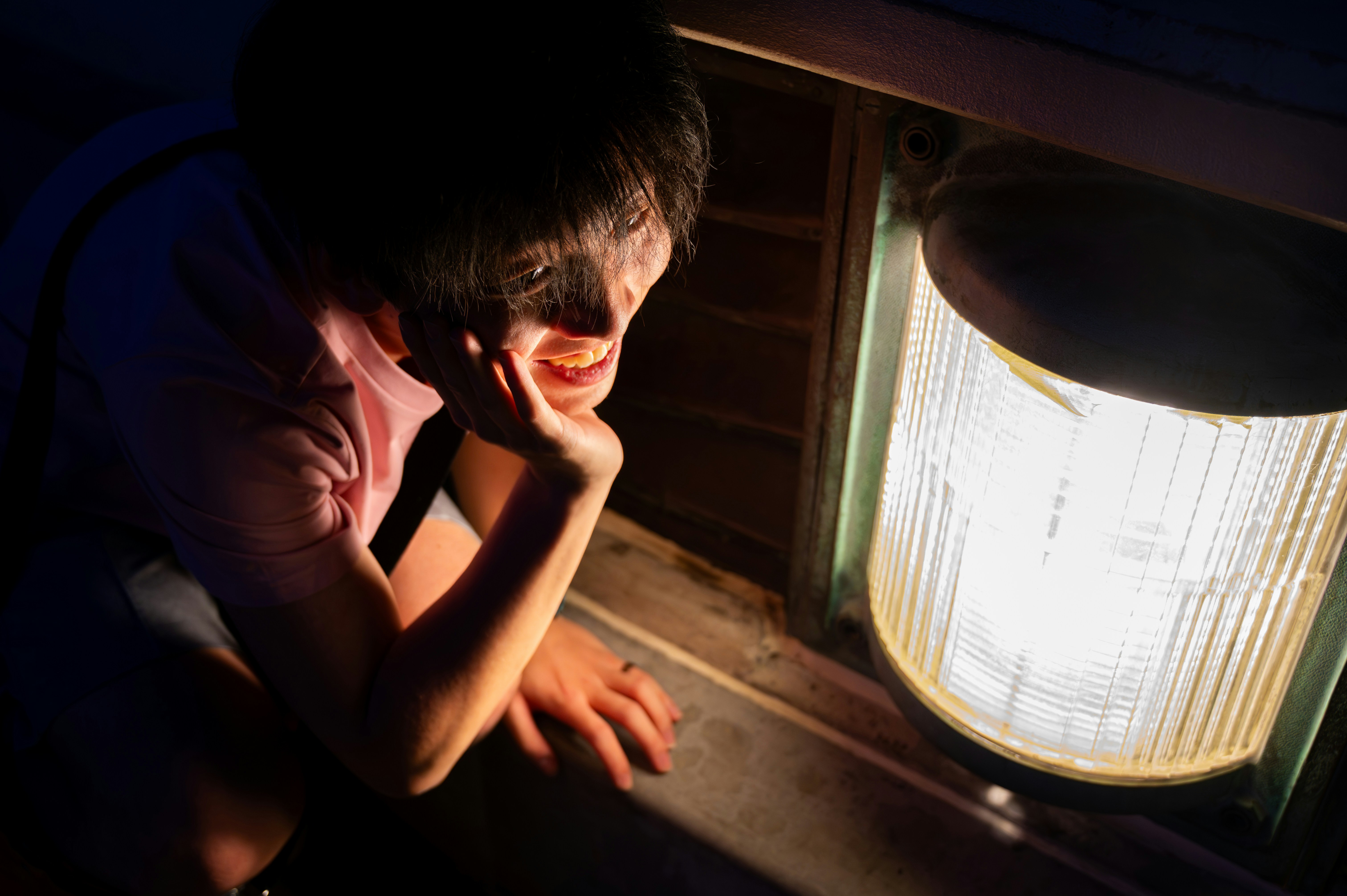 Close-Quarters Curiosity by the Lantern