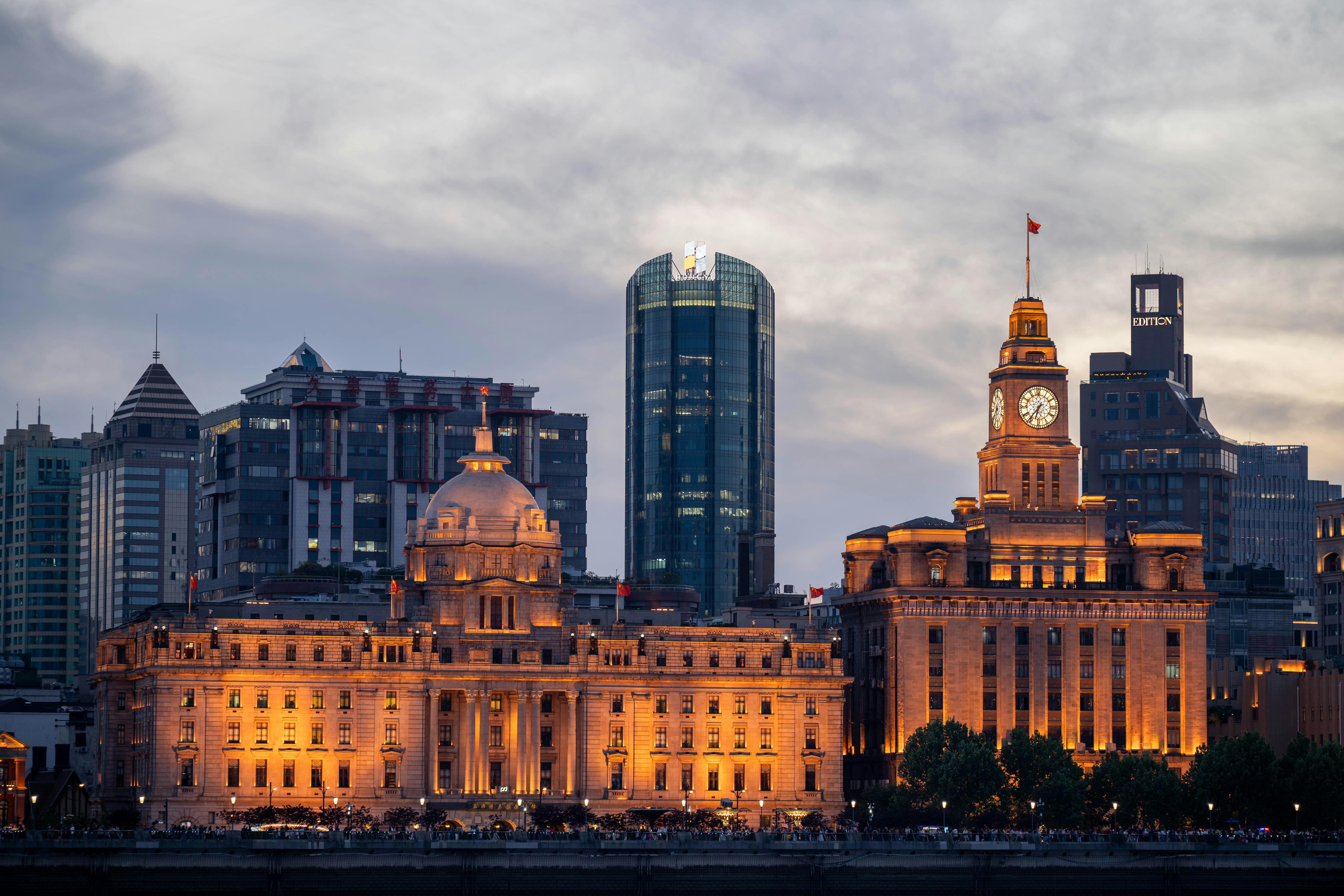 Golden Hour Rim of the City: Illuminated Beaux-Arts Frontages Across the River