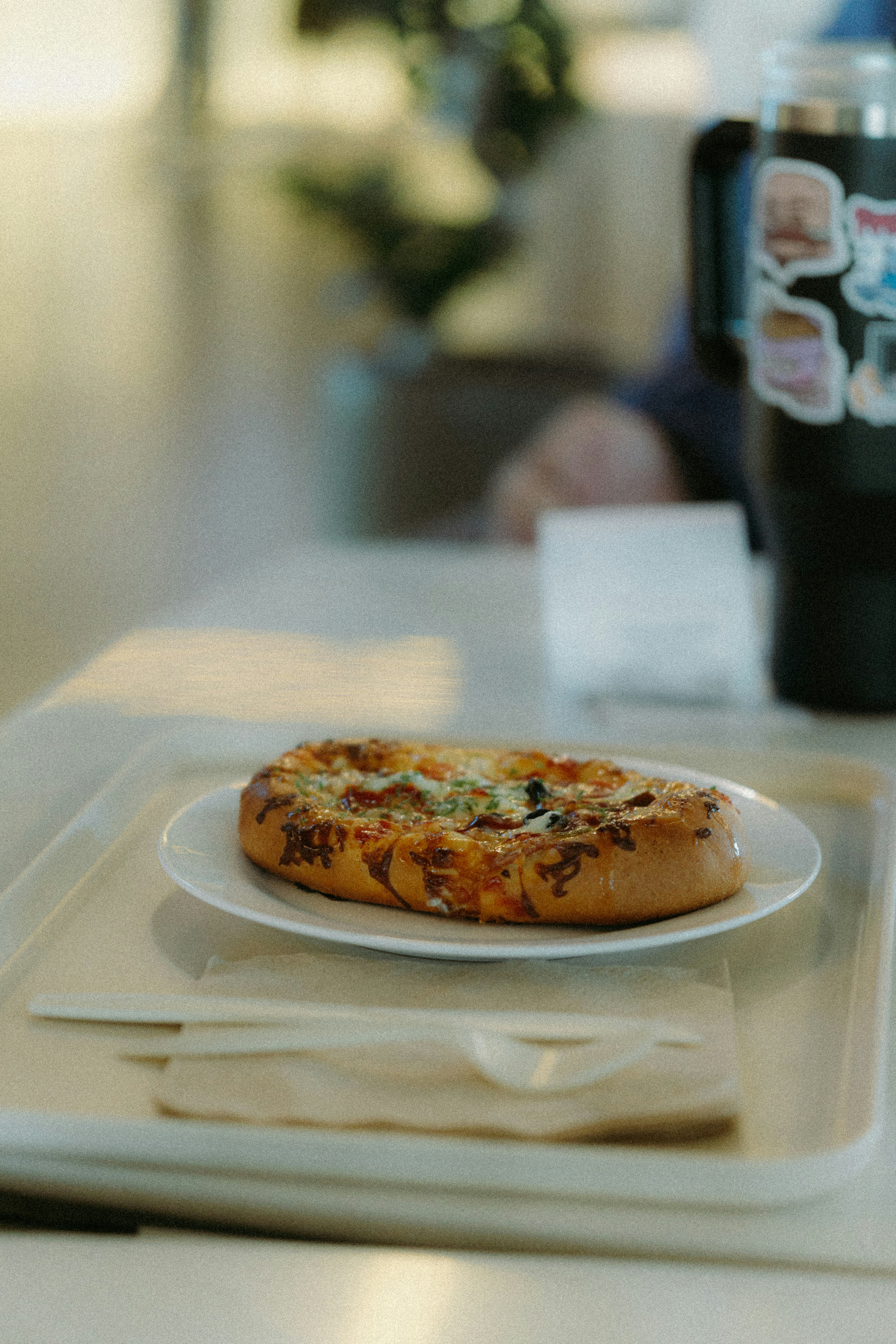 Pizza on a Tray: Quiet Café Moment with a Stickered Travel Mug