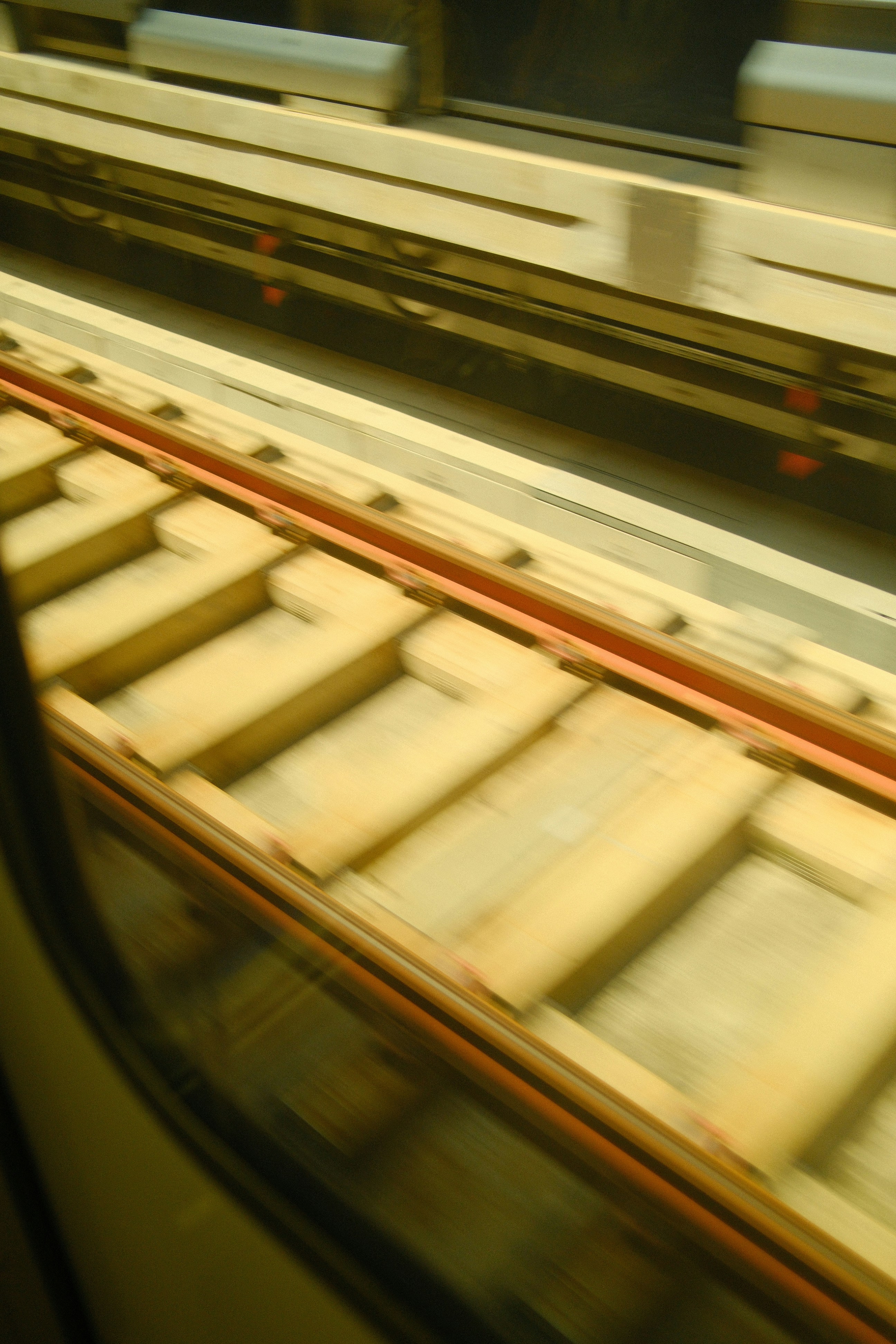 Blurry Rails, Moving Window