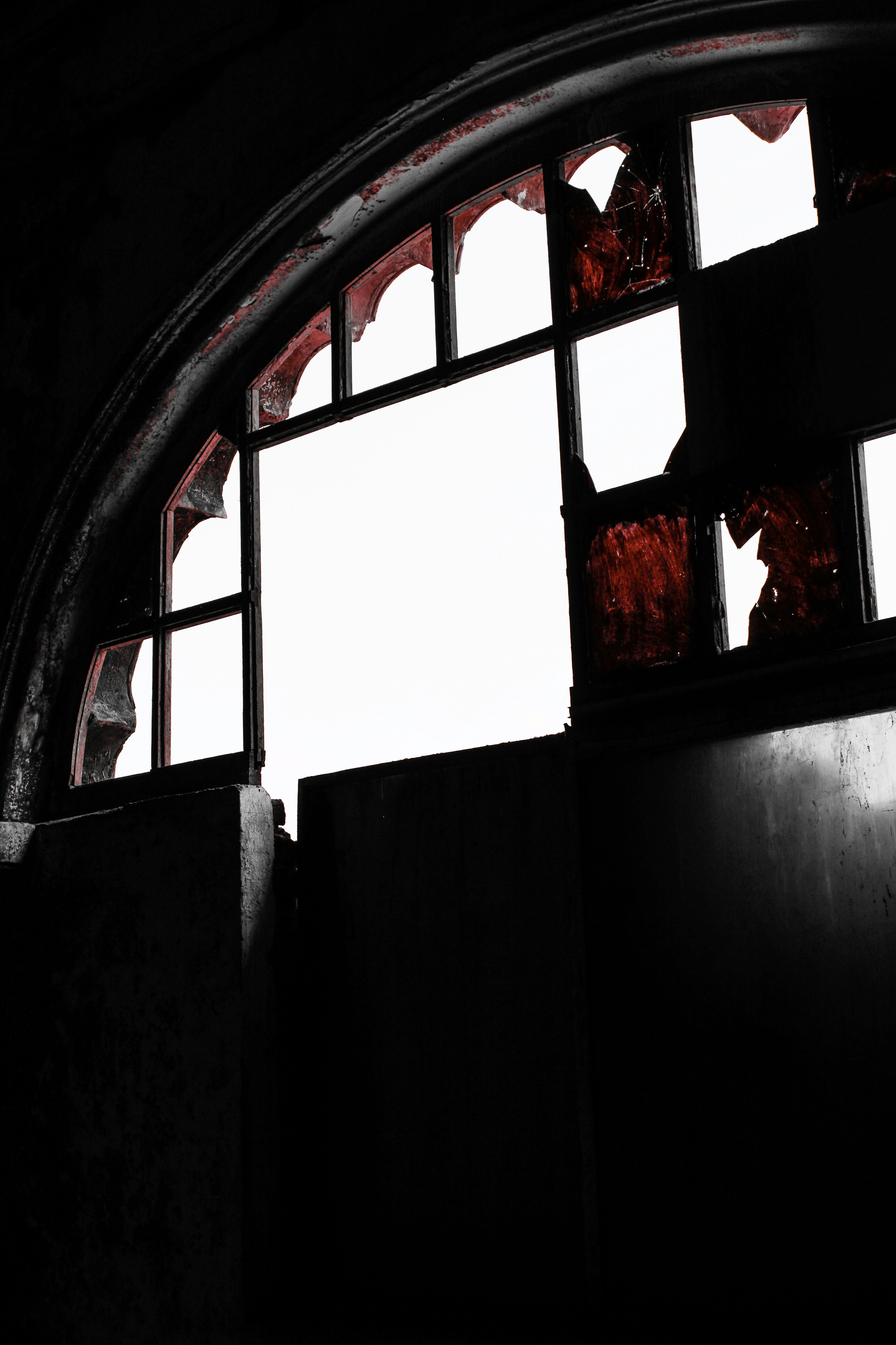 Broken Windows, Silent Arch: The Gloomy Arch of Nightlight