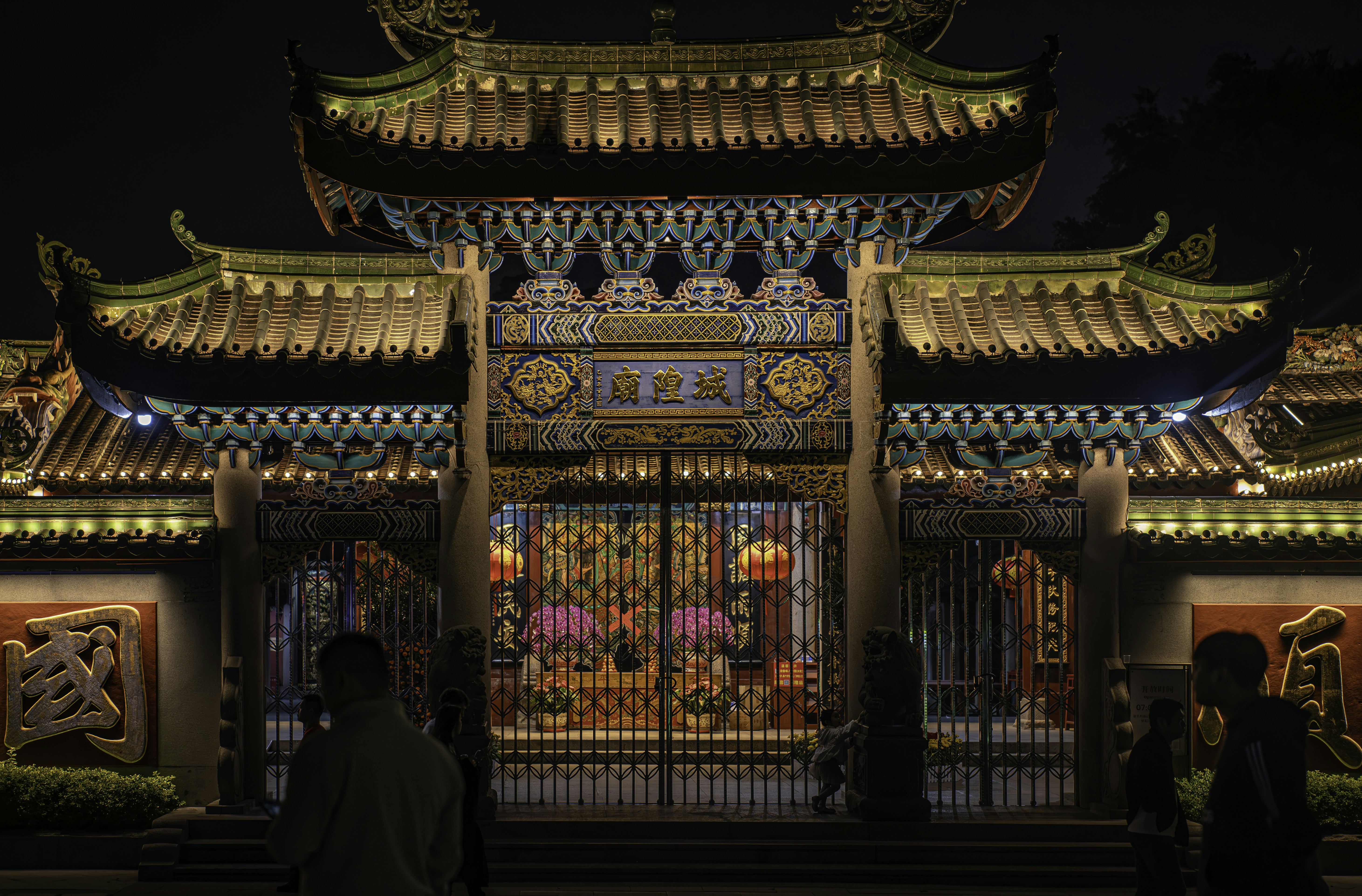 Lantern-lit Gate: Night at the Grand Temple Courtyard