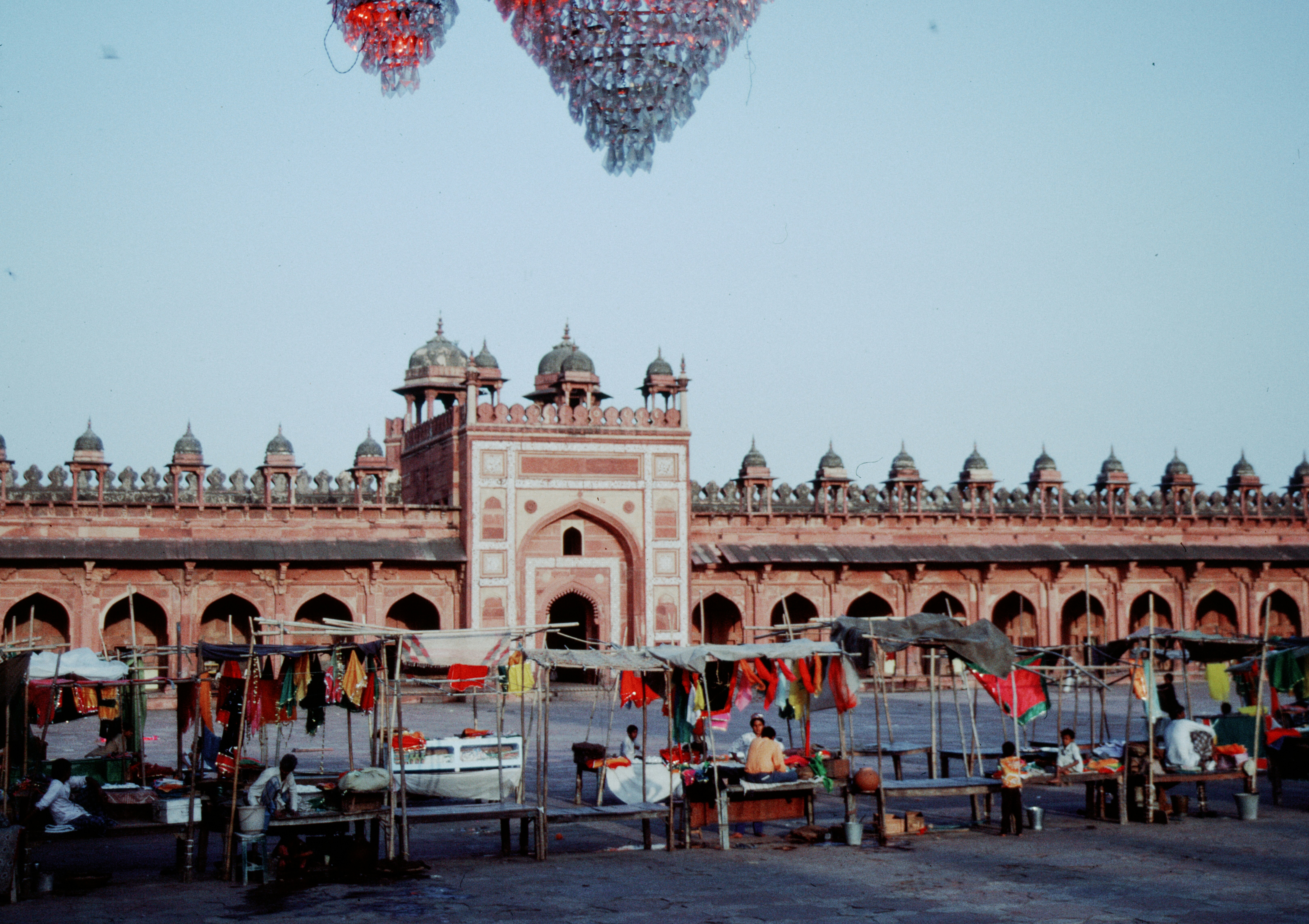 Terraced Gate of Red Fort: Market life under the archways