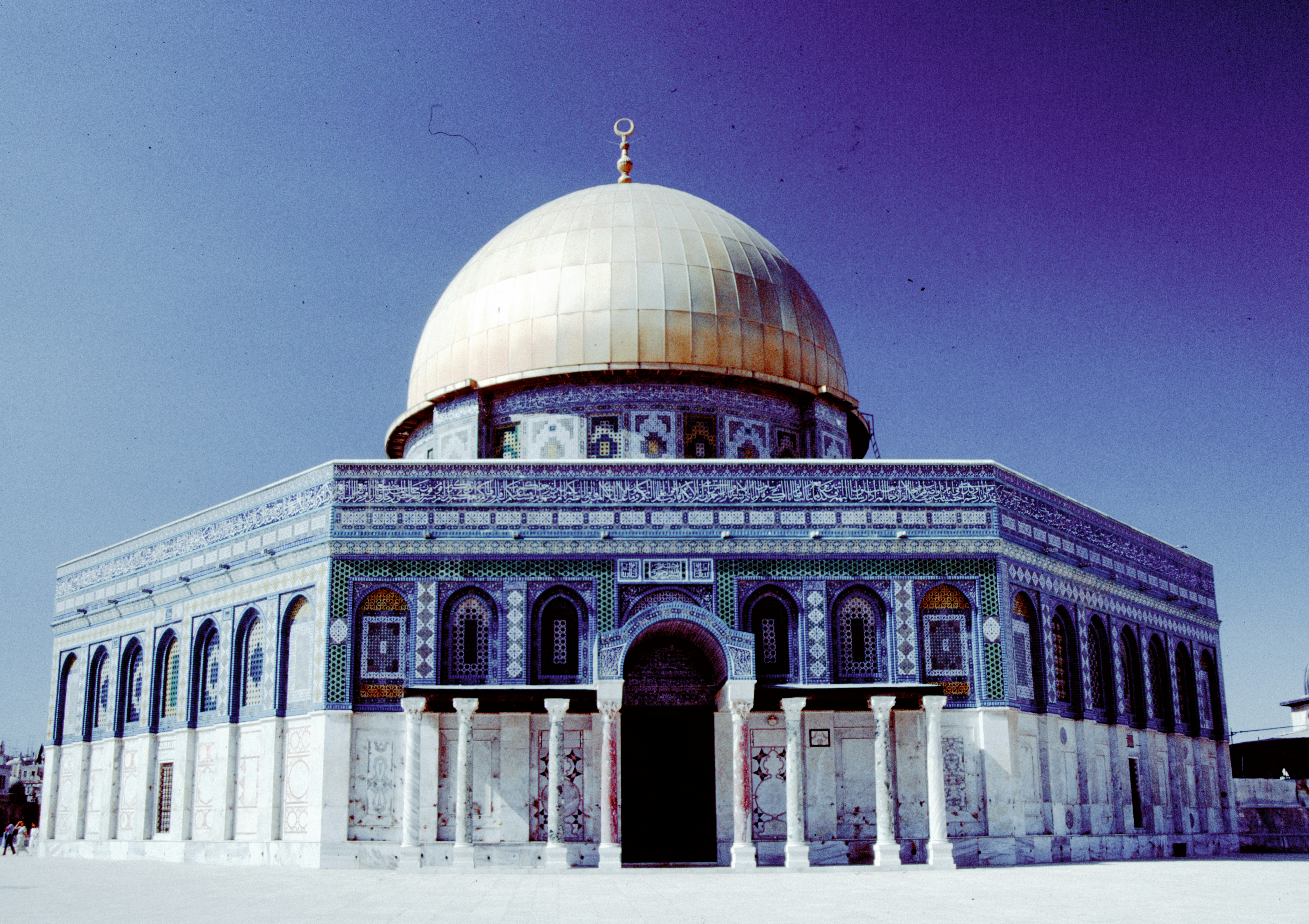Gold Dome Over Marble Walls: The Dome of the Rock in Framed Silence