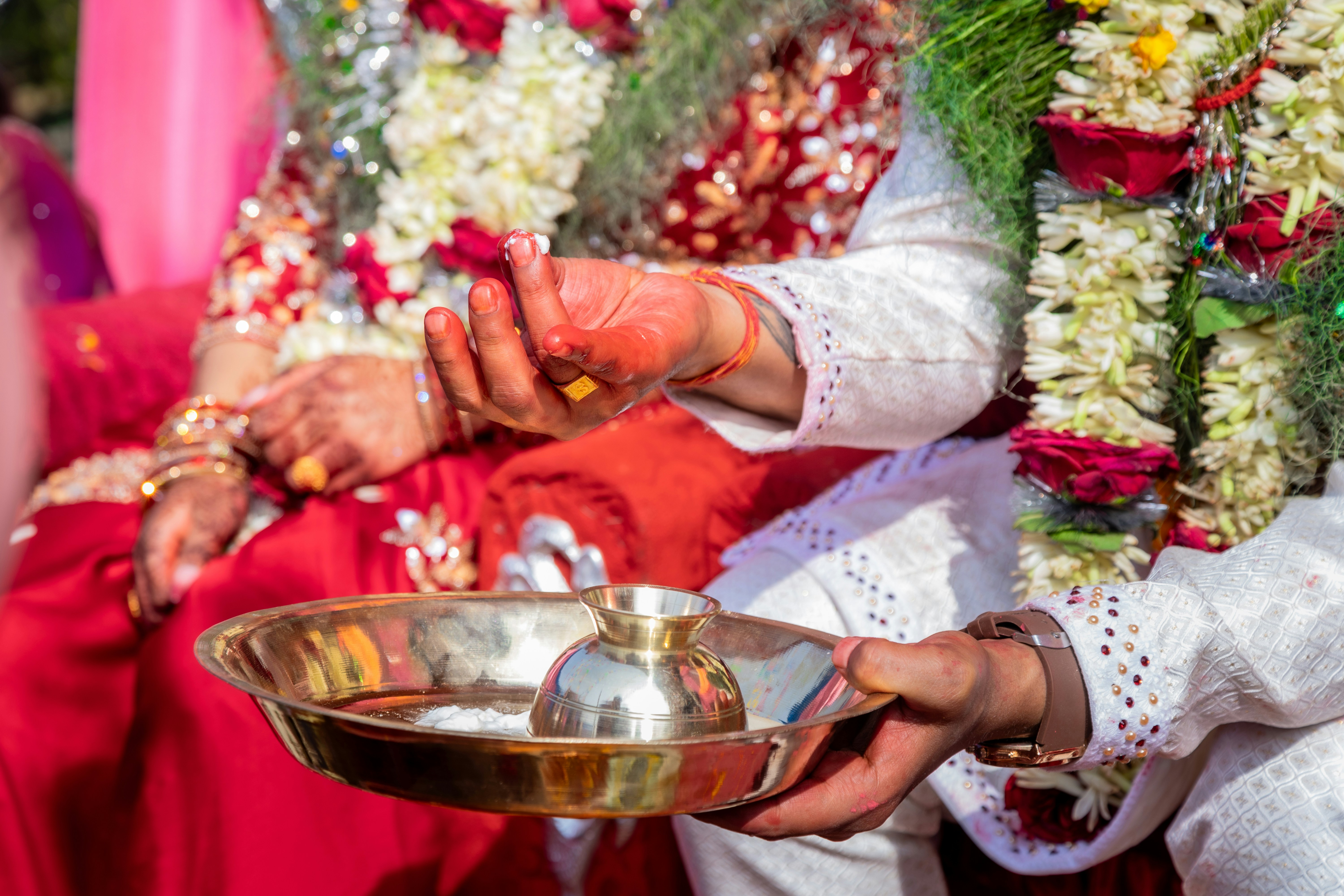 Silvery Ritual: The Thali Ceremony Across Floral Garlands
